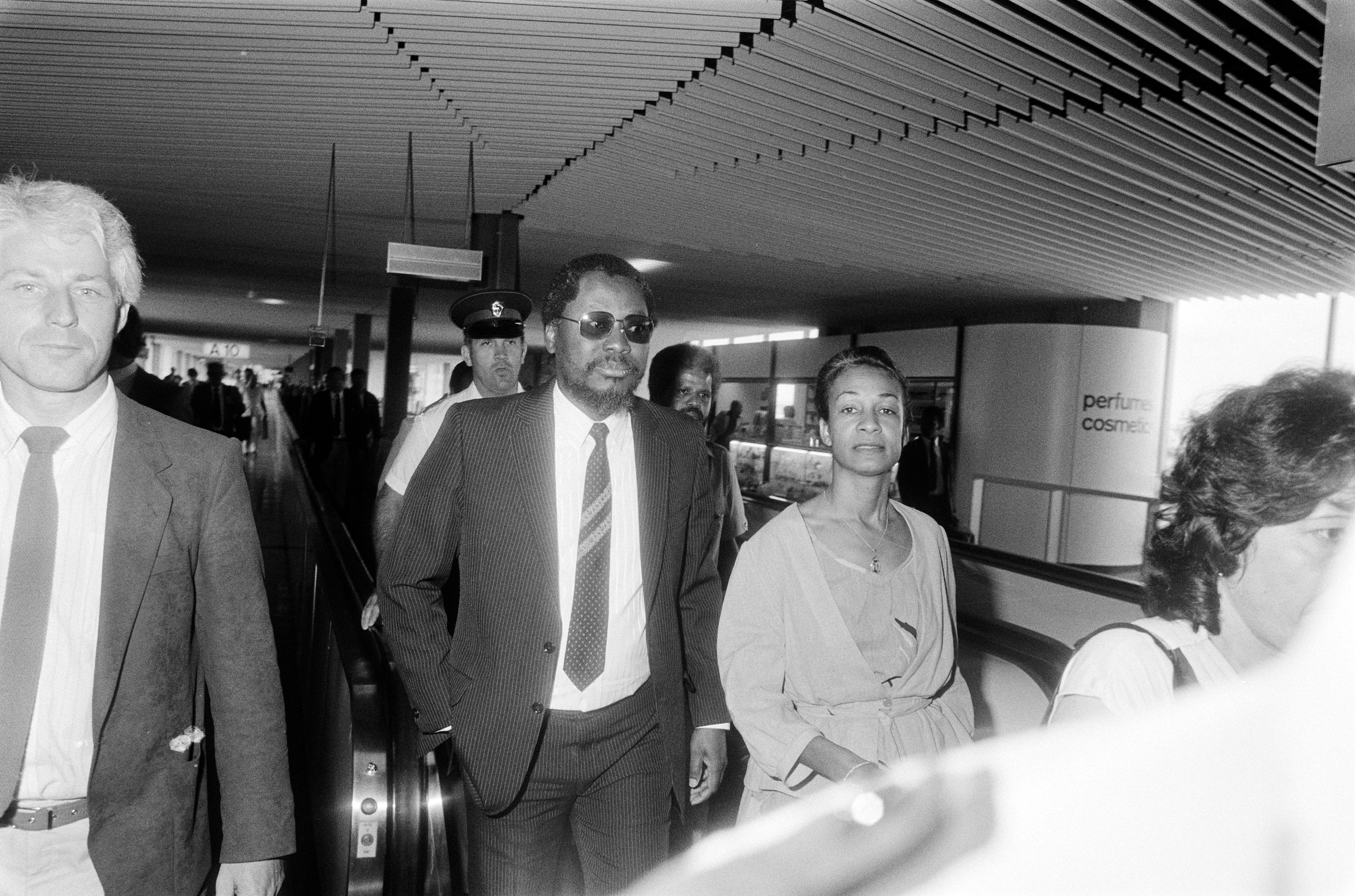 Ten slotte: Henk Herrenberg (1938-2024) probeerde lang Desi Bouterse uit de gevangenis te houden ...