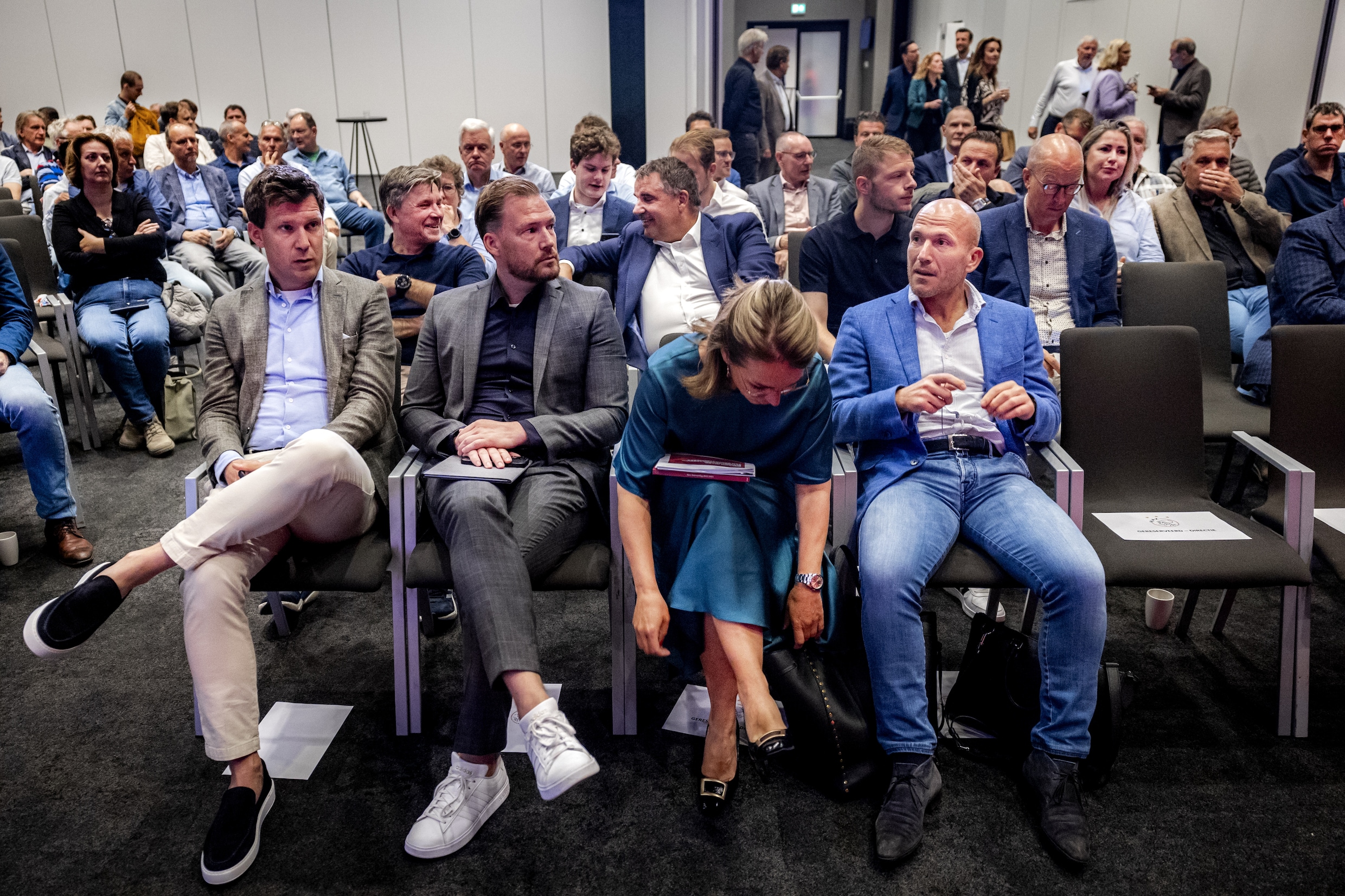 Ajax financieel gezond maken is voor Alex Kroes heilig: ‘Over 100 jaar ...