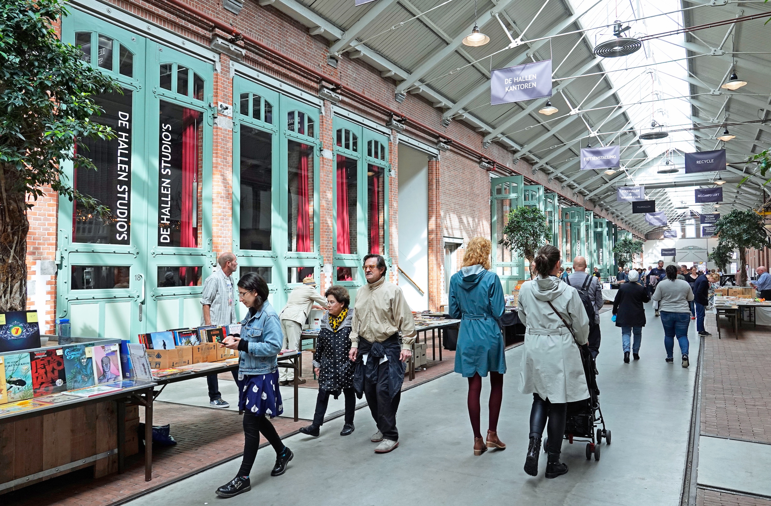 ‘Amsterdam is geen boekenstad meer’: De Hallen stopt na 10 jaar met ...