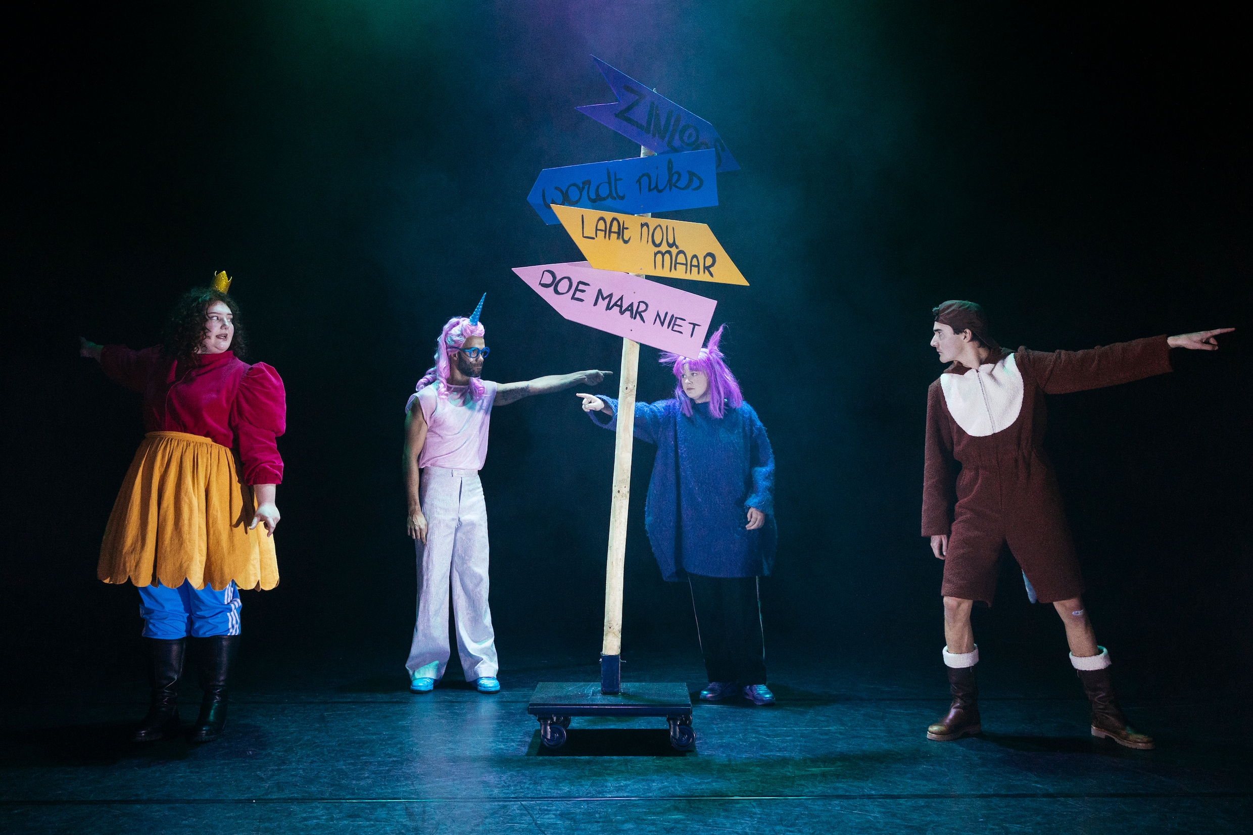 Recensie: Ook deze opstandige NEEhoorn en KUS-m’n-KONT-hond raken ...