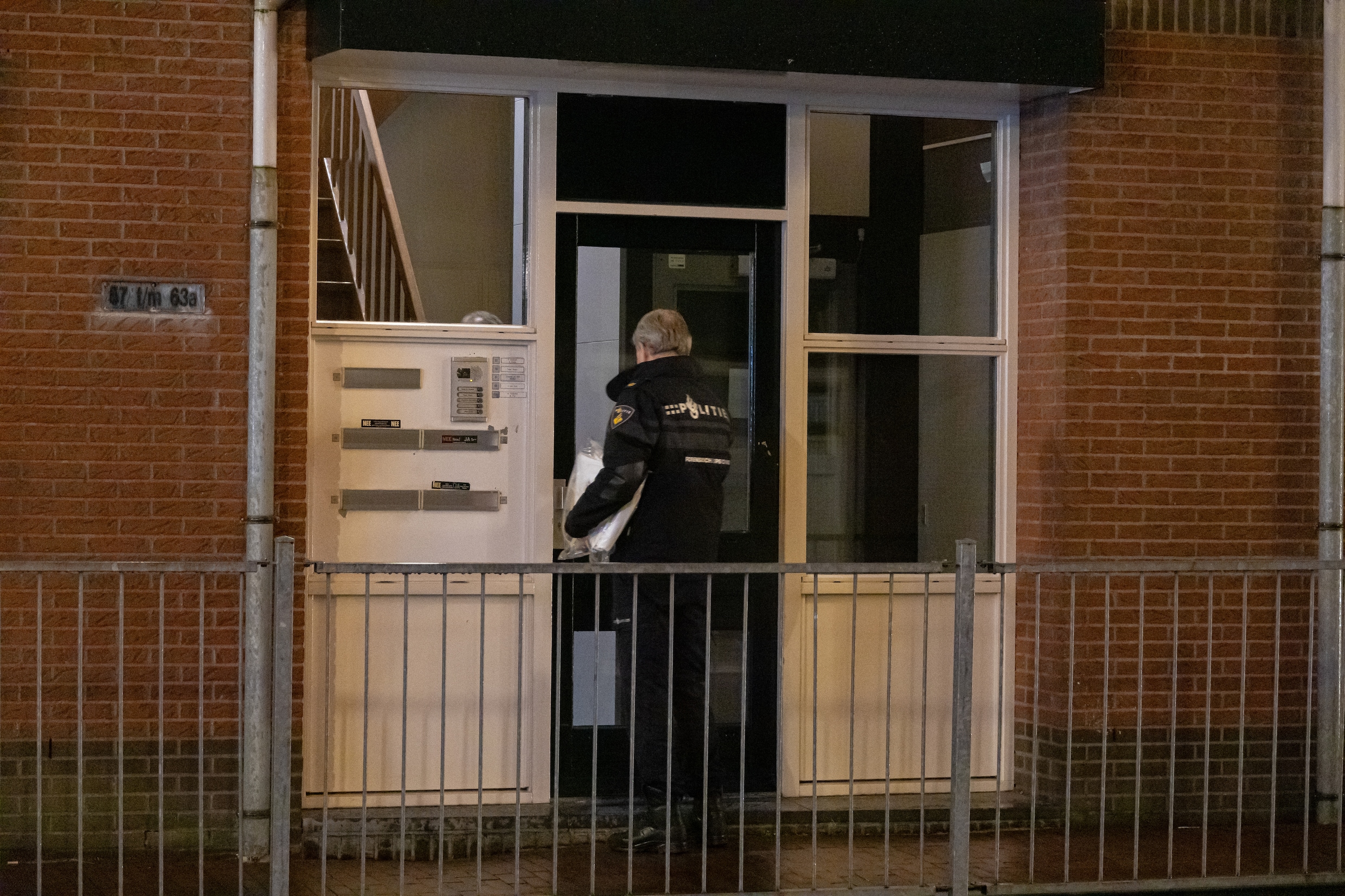 Dode in Landsmeer blijkt vrouw (52), gevonden in de woning van haar ...