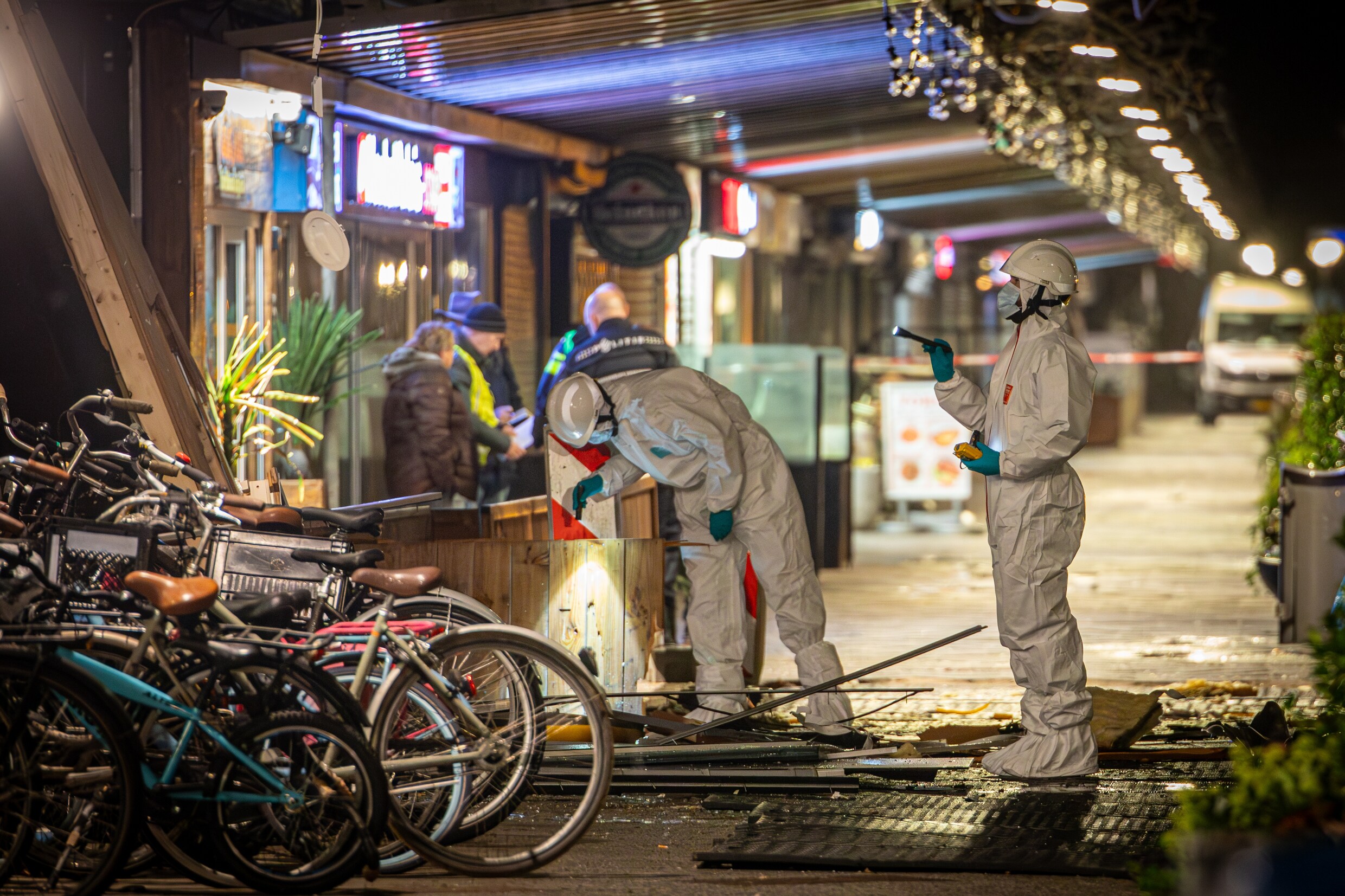 OM eist 6 jaar cel tegen 20-jarige man voor plofkraken in Osdorp en ...