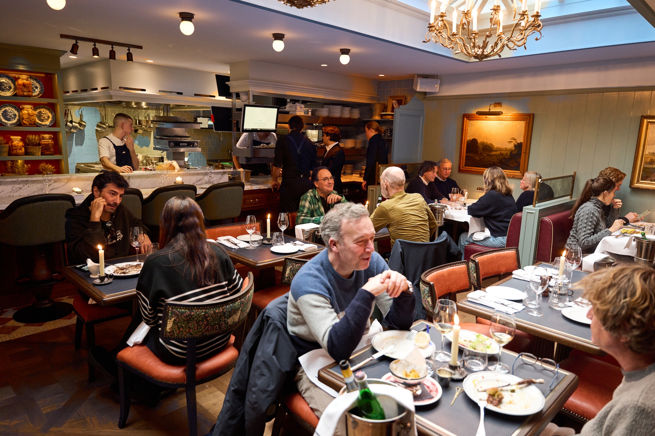 Leren menukaarten en weelderige kroonluchters: Williams Farmhouse ...