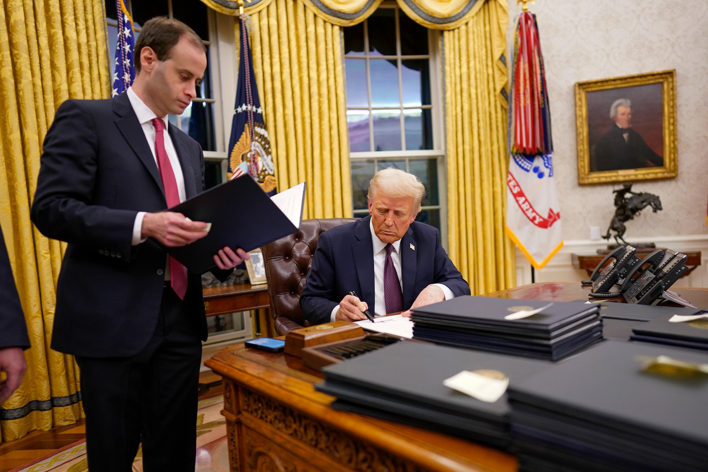 Eerste dag Trump II: dit zijn de belangrijkste besluiten | Het Parool