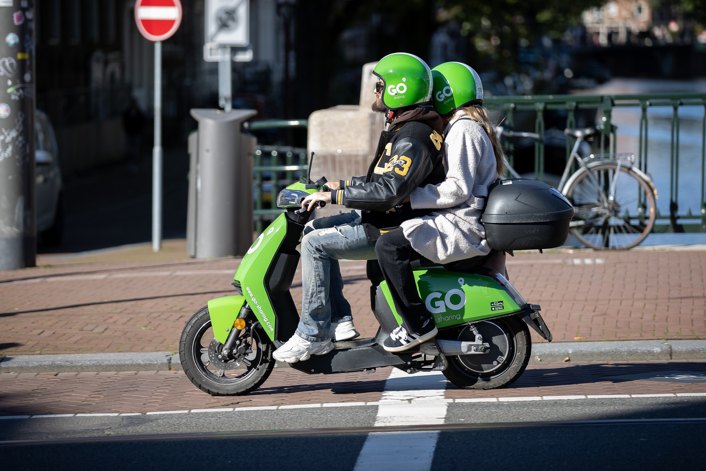 Deelvervoer in Amsterdam verloopt stroef: waarom kunnen nieuwkomers ...