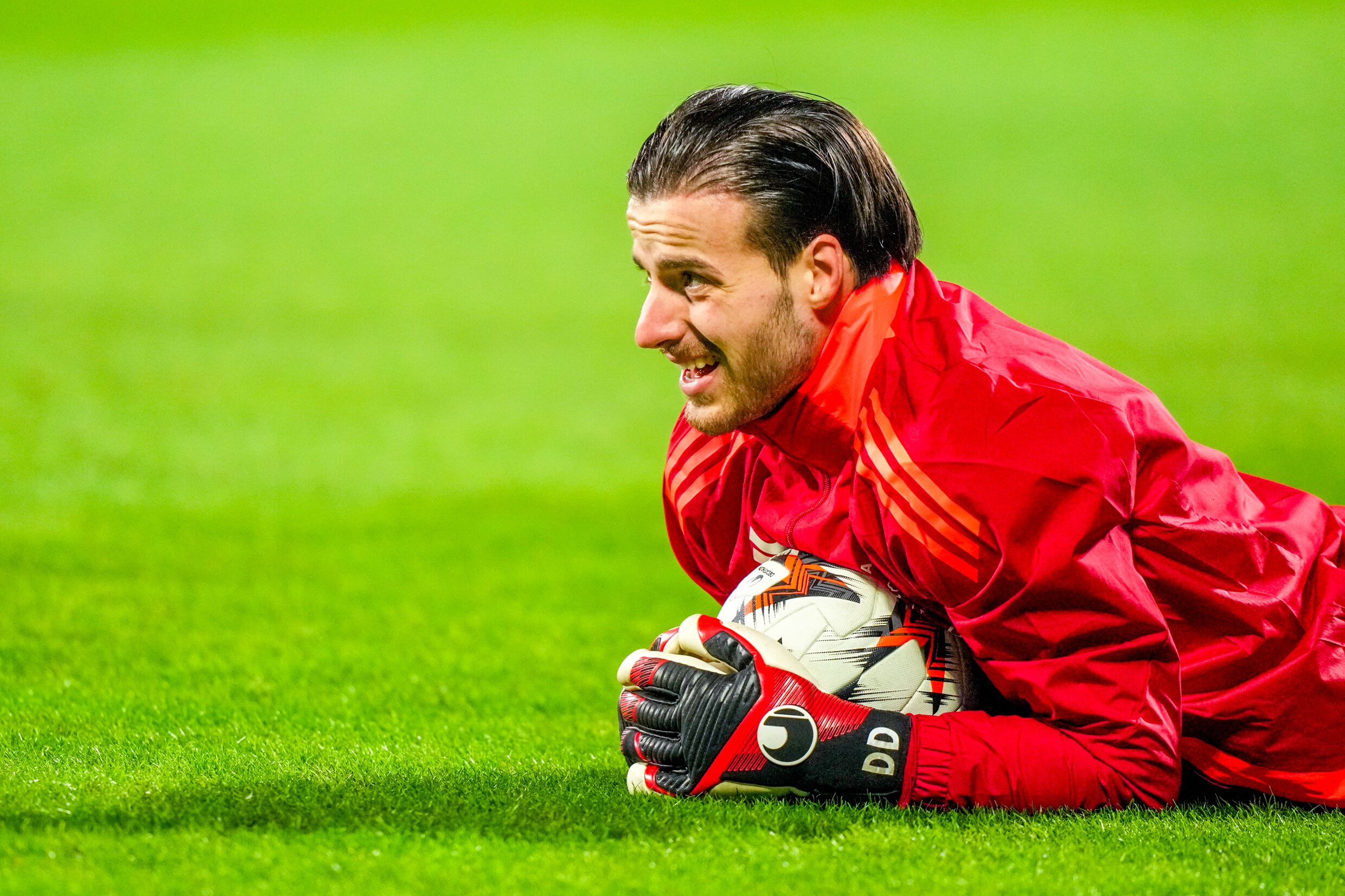 Ajaxkeeper Diant Ramaj voor miljoenen naar Borussia Dortmund ...