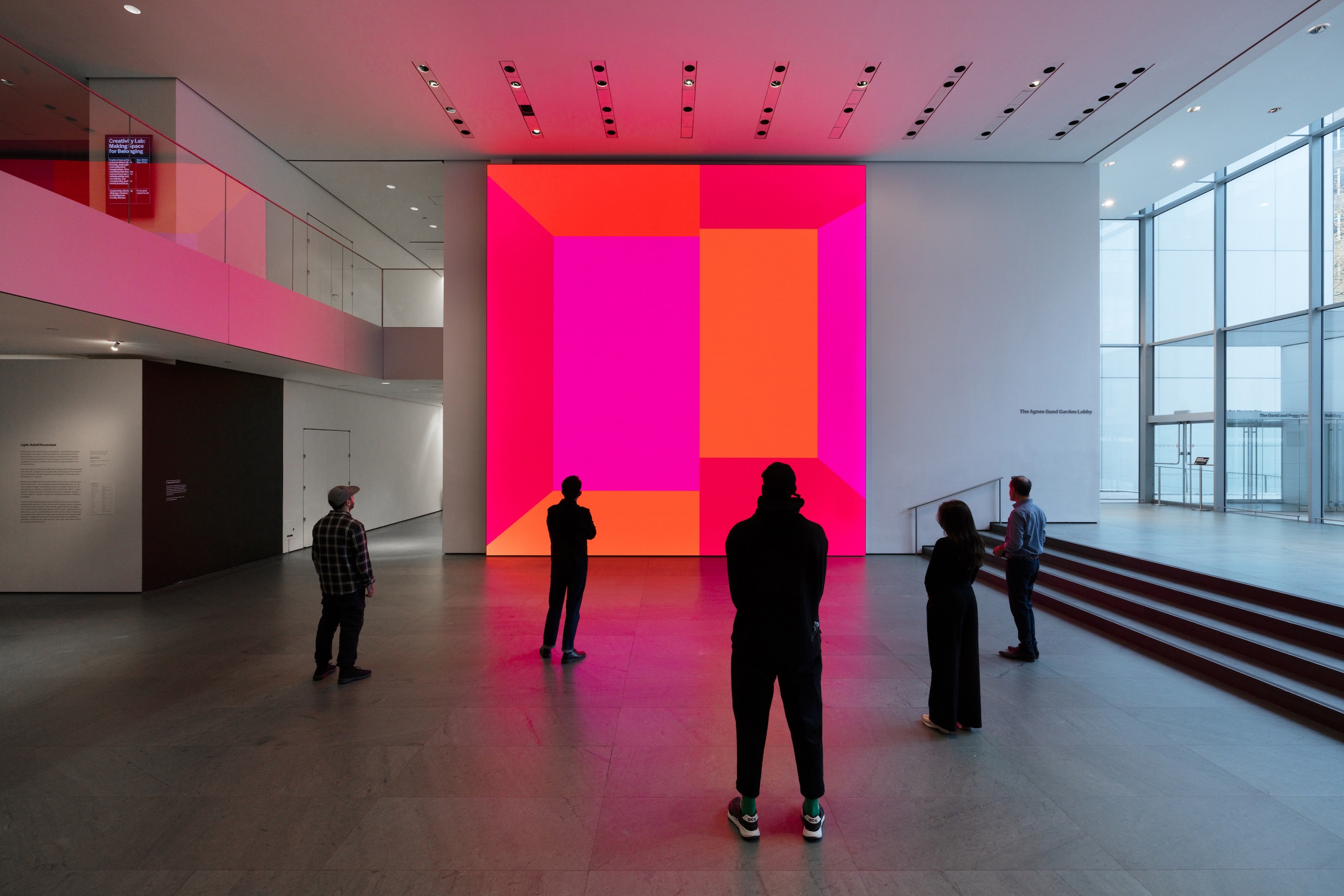 Amsterdamse kunstenaar Rafaël Rozendaal hangt in het MoMA in New York ...