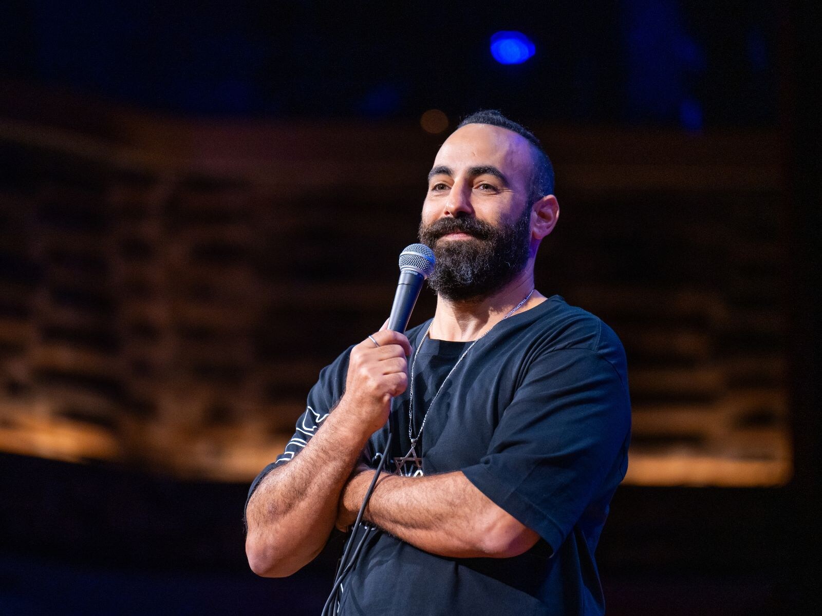 Vervangende locatie voor geannuleerde optredens Israëlische komiek niet ...