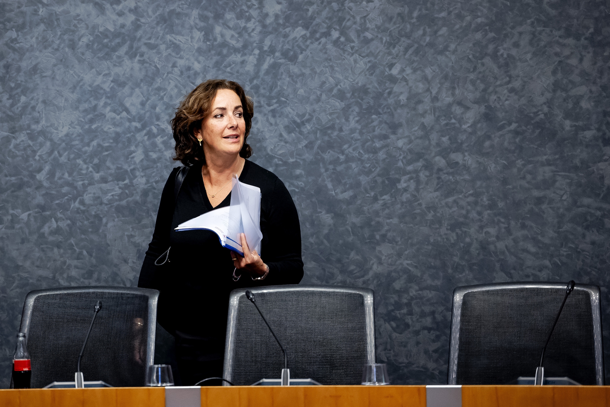 Burgemeester Halsema herziet geheimhouding ozb-stukken na debat over transparantie | Het Parool