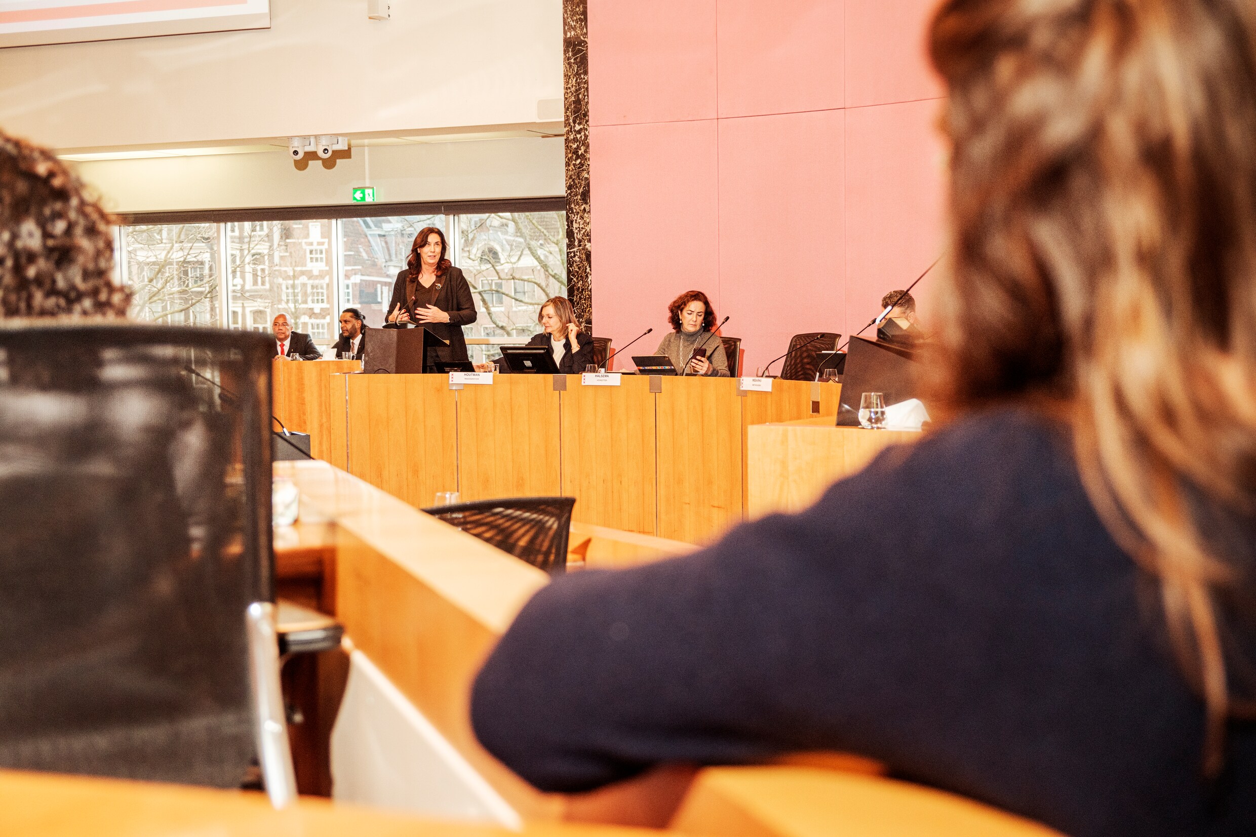 Zo kon wethouder Van Buren moeiteloos blijven zitten, het theater bleef ...