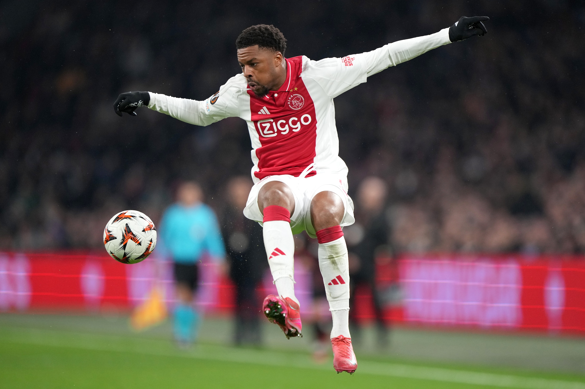 Farioli ontwierp een tactiek van behoudzucht en tegenaanval en Ajax gaf ...