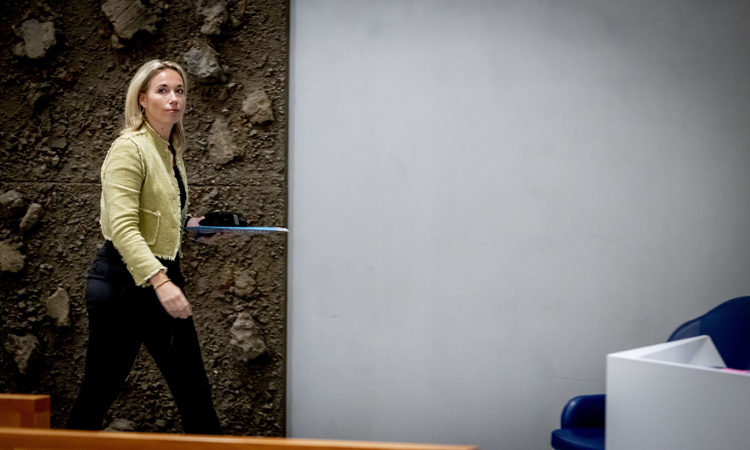 Wilders mag woest zijn op zijn eigen staatssecretaris, Coenradie ...