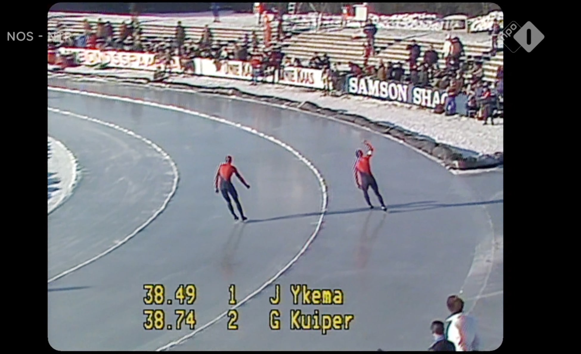 Weinig mooier dan de natte ogen van schaatscoach Henk Gemser, die niet ...