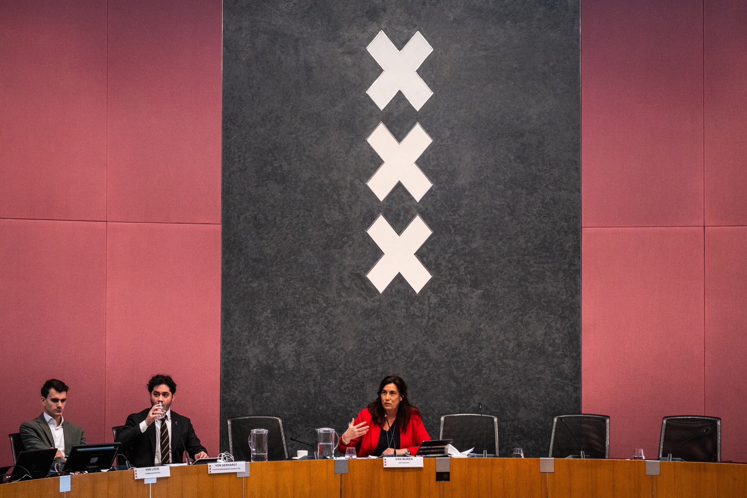 Na twee maanden nog altijd facturenchaos in Amsterdam: achterstand ...