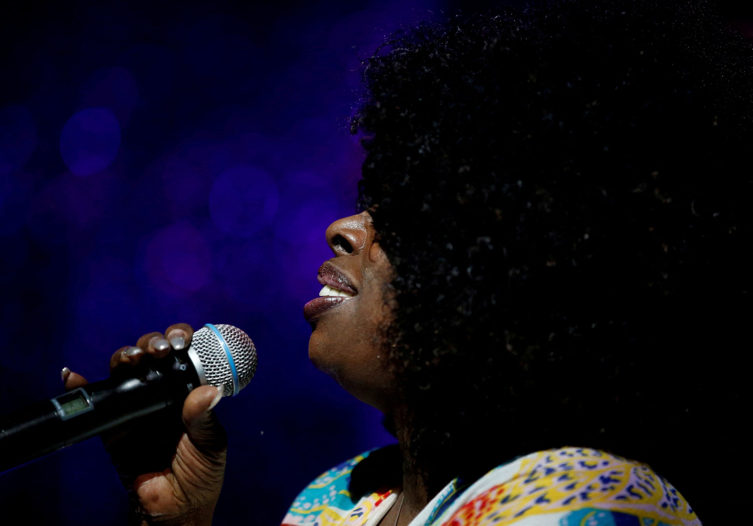 Amerikaanse soulzangeres Angie Stone (63) omgekomen bij auto-ongeluk ...