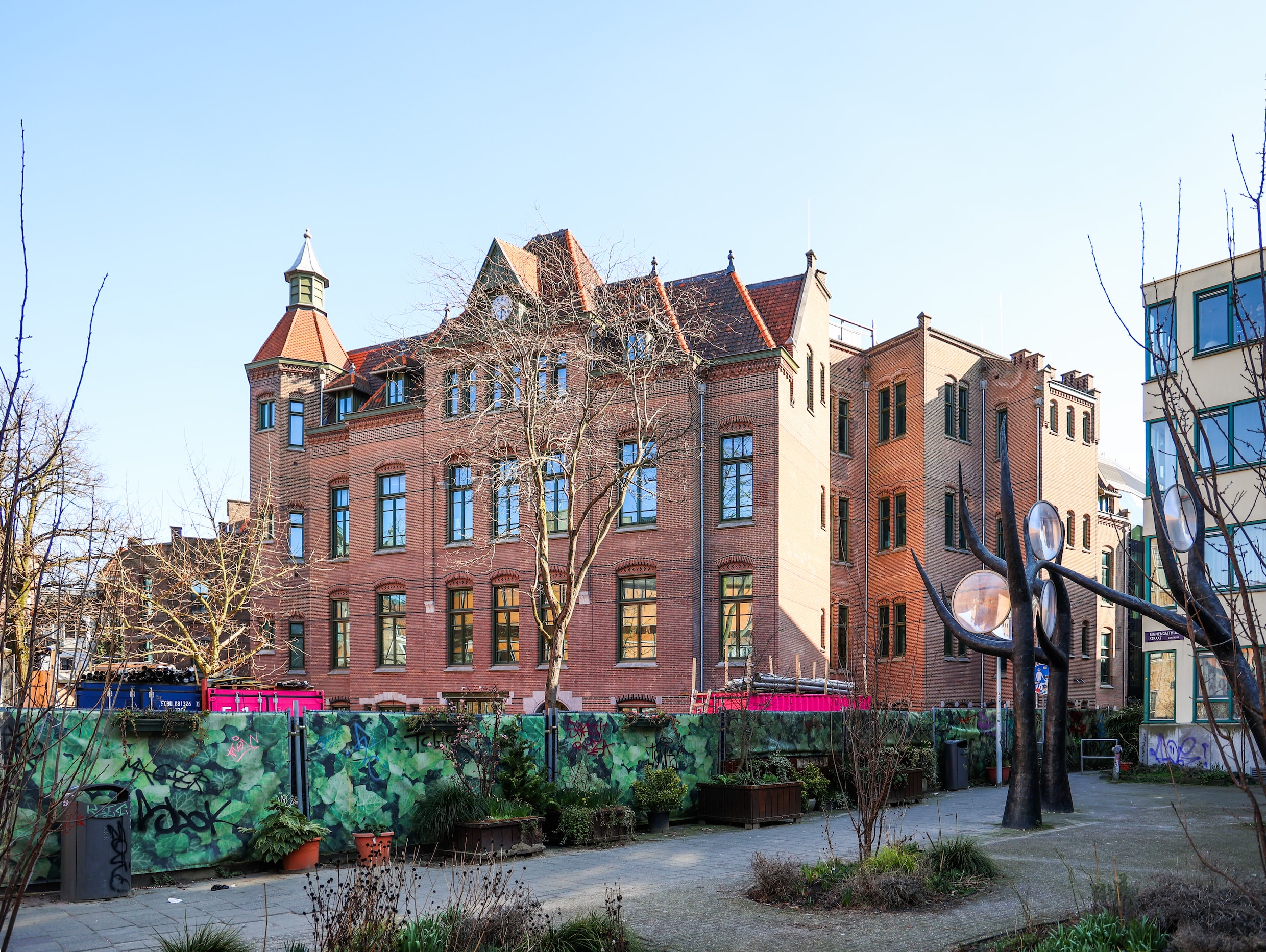 Deze Amsterdamse panden (en brug) waren gesneuveld als de Vereniging ...