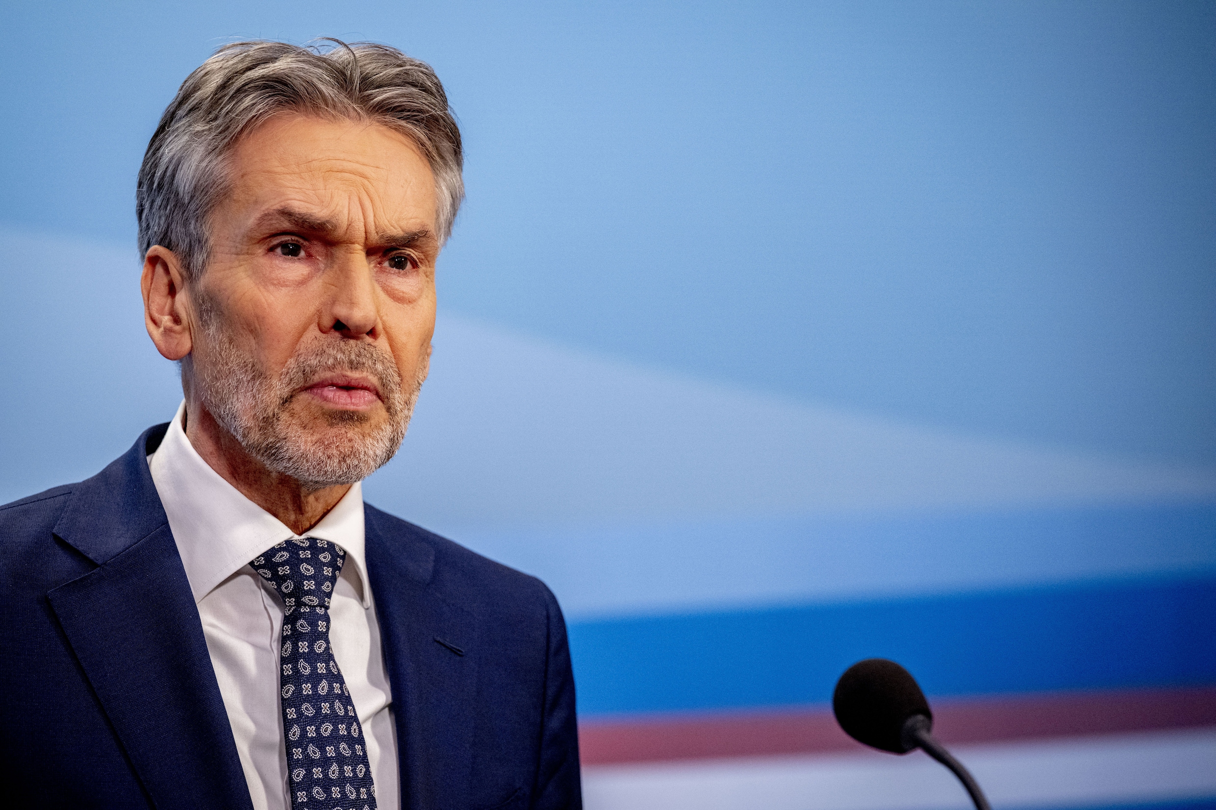 Compromis van Schoof en coalitiepartners: tijd kopen en niet stemmen ...