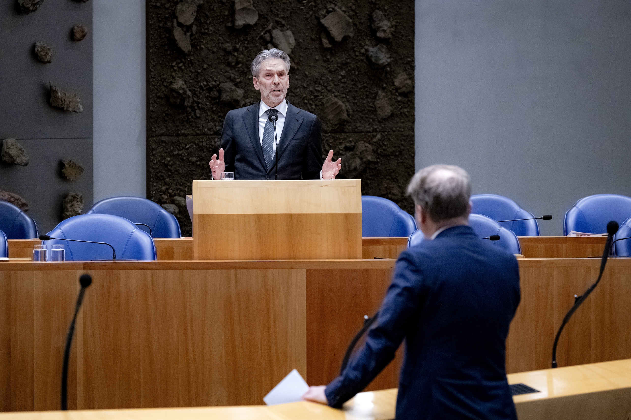 Staat Schoof ‘in z’n hemd’ nu hij Europese leningen wil aangaan, maar ...