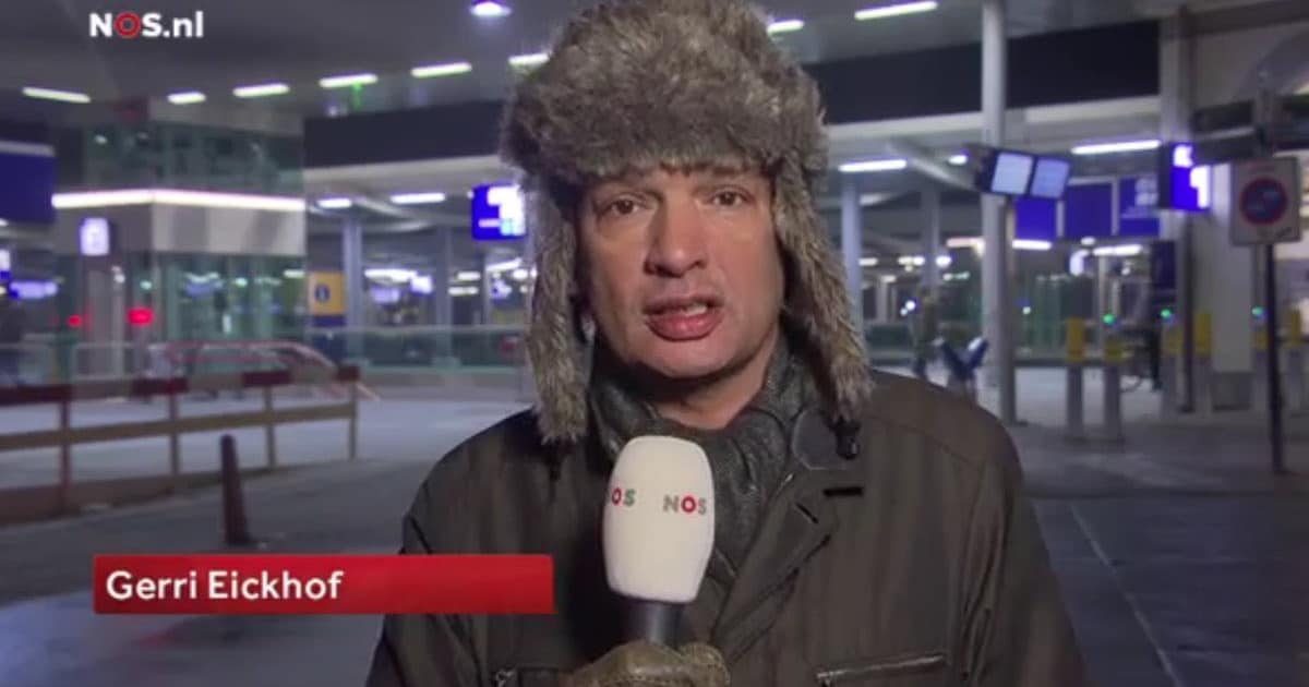 Van zijn iconische bontmuts tot Ajax afkraken: Gerri Eickhof in vijf memorabele momenten | Het ...