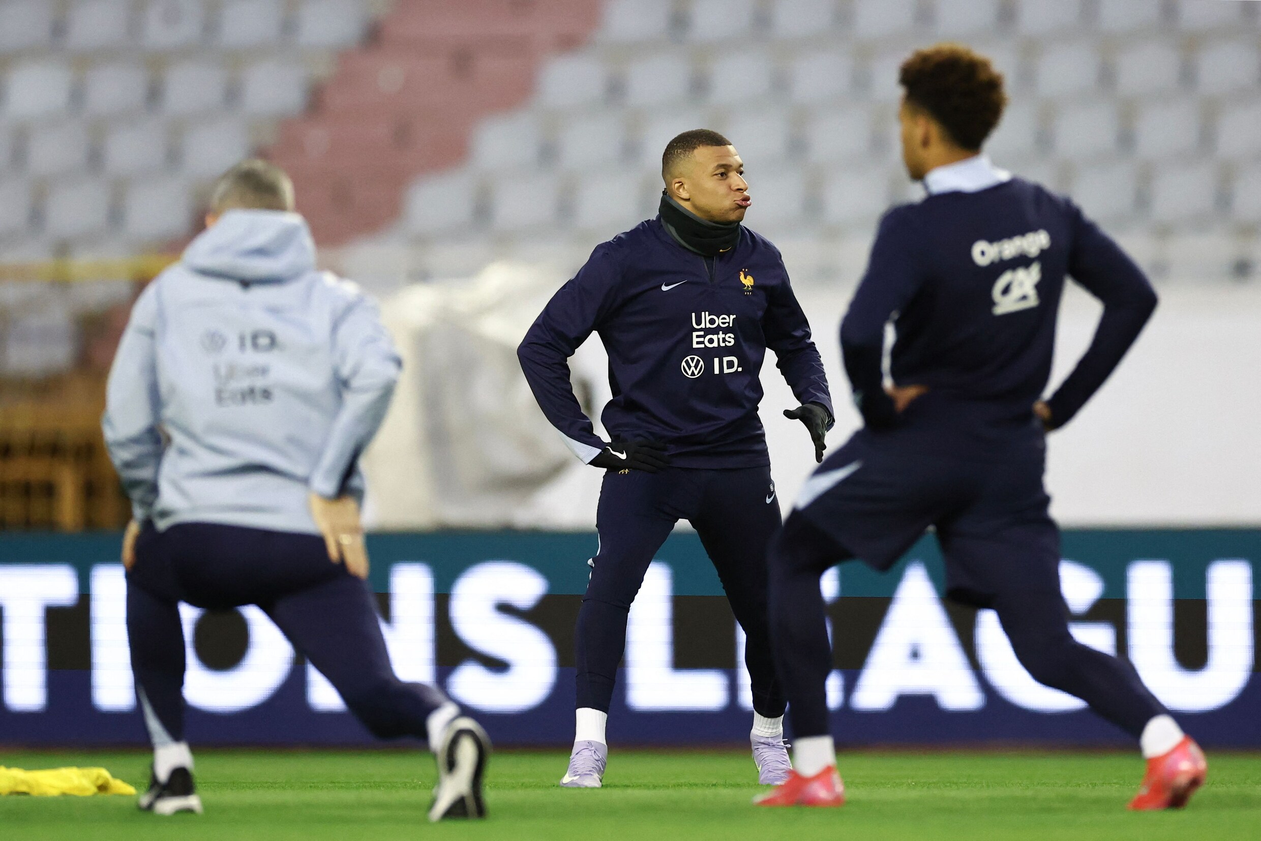 De Franse bond is niet van plan om privéjets te betalen en Mbappé ...