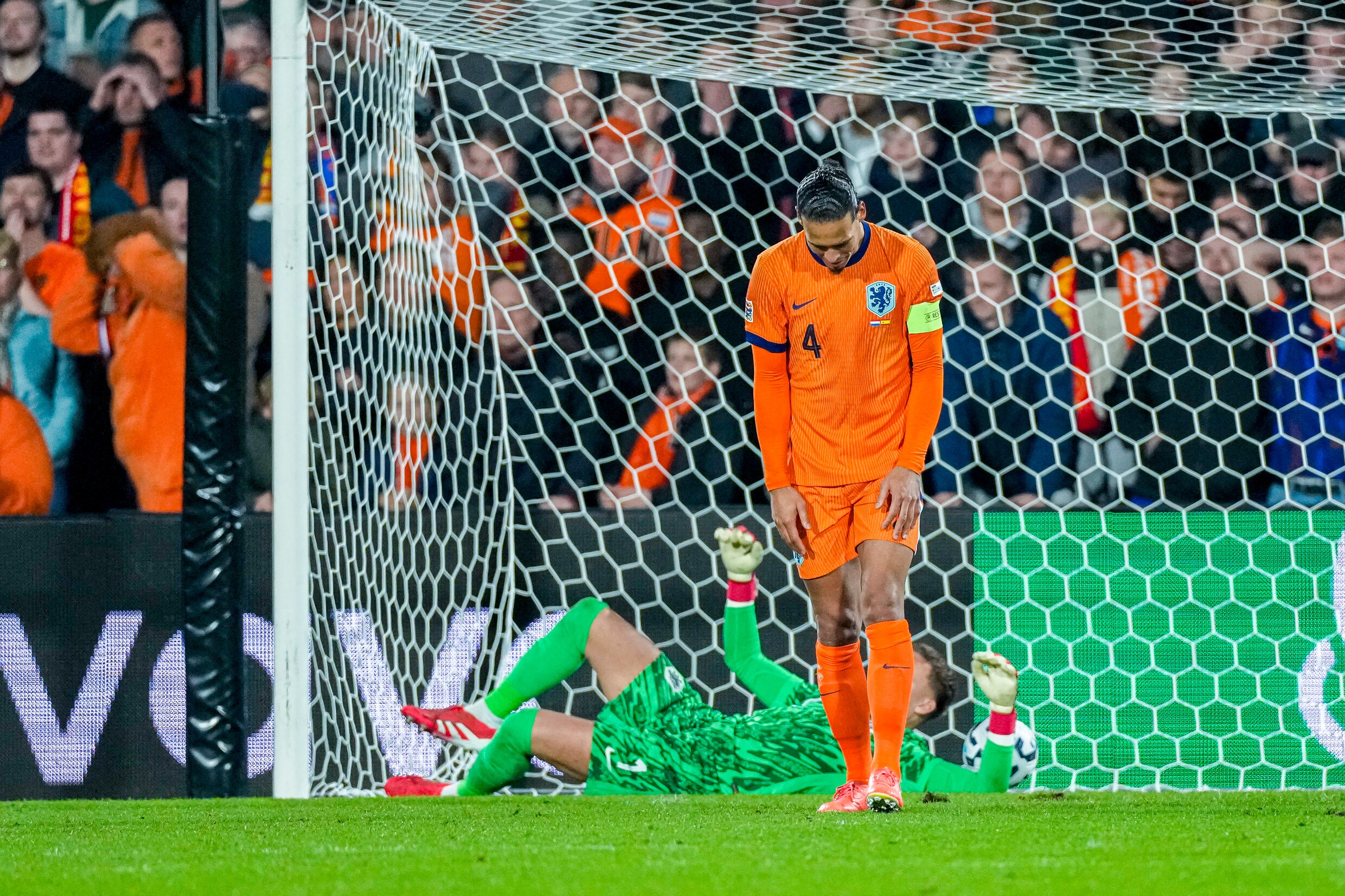 Oranje geeft diep in extra tijd zege tegen Spanje uit handen na rode ...