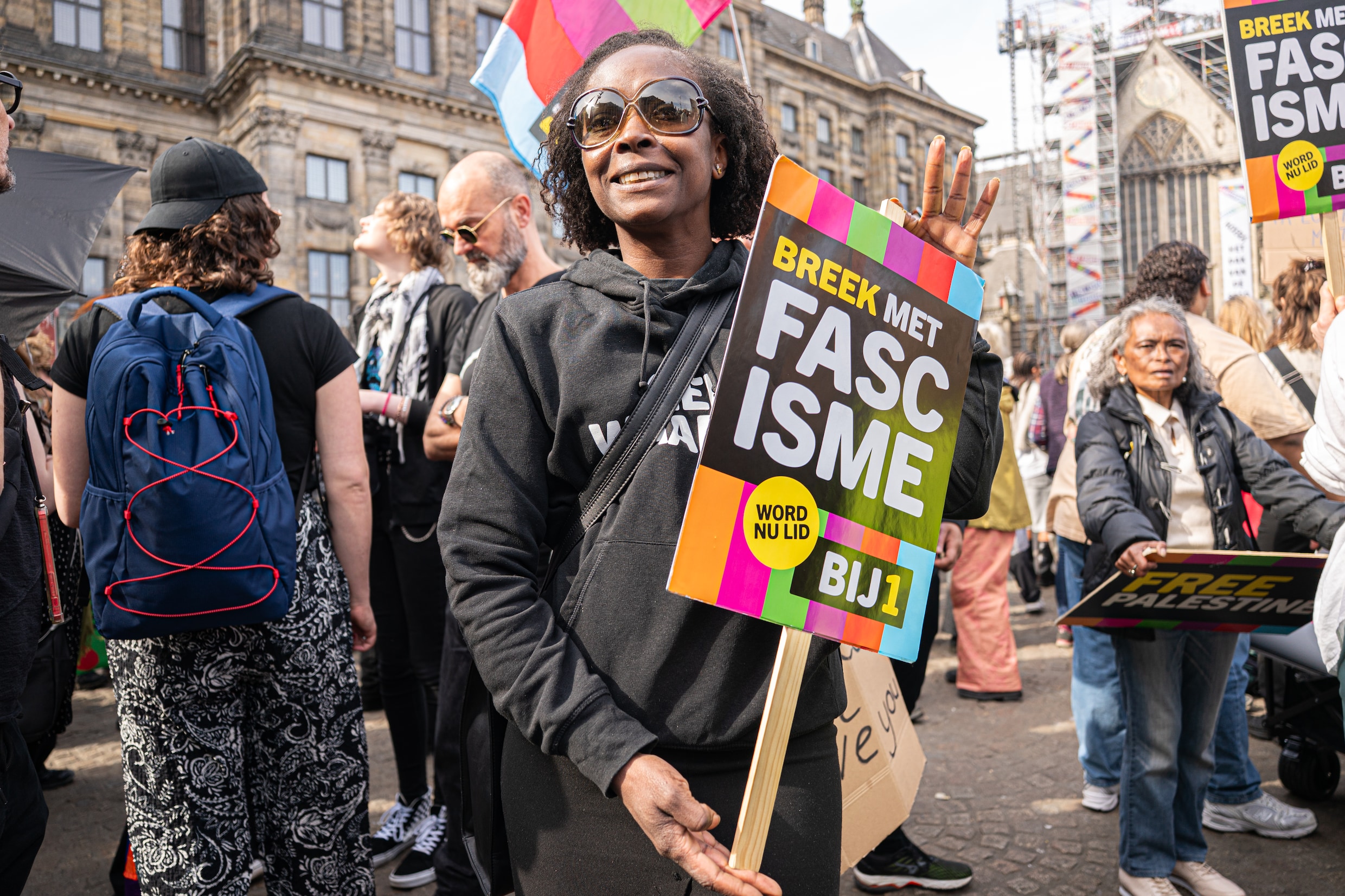 Teruglezen | Zeker 15.000 mensen trokken door Amsterdam voor landelijke ...