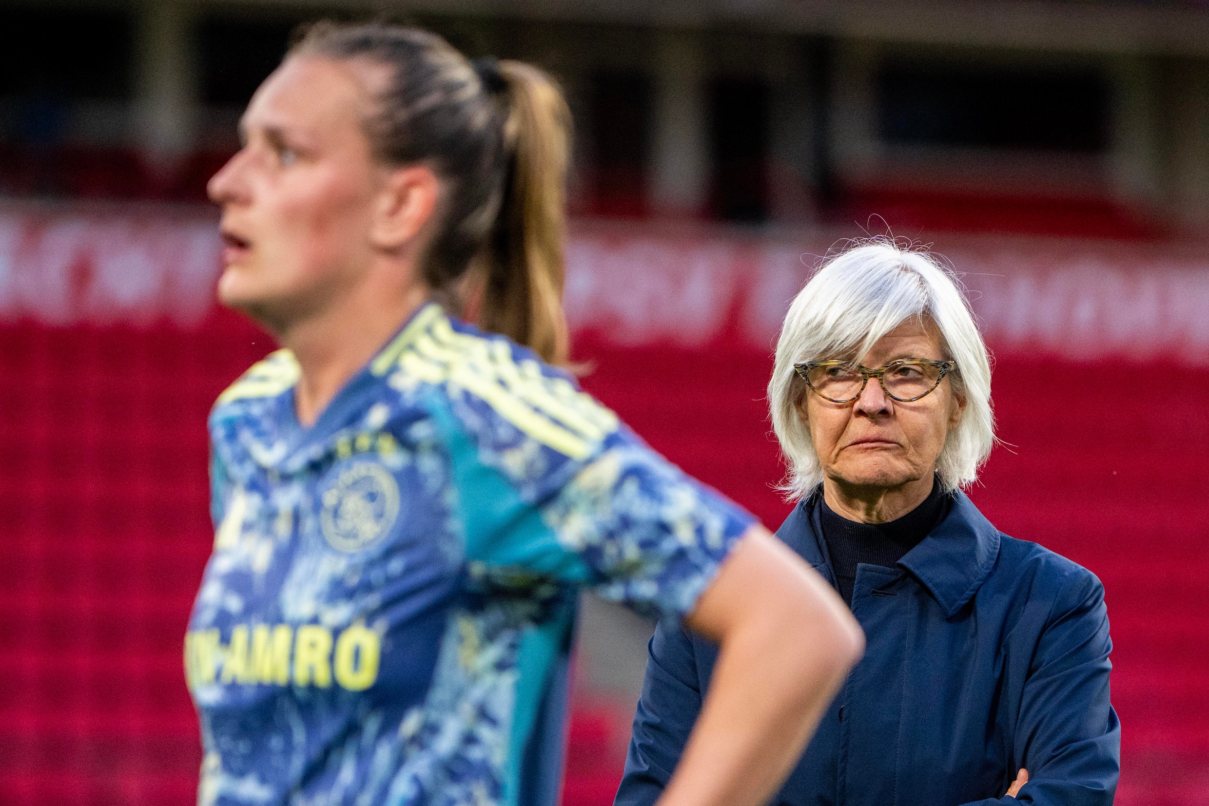 Ajaxcoach Hesterine de Reus gooit handdoek in de ring: ‘Seizoen is ...