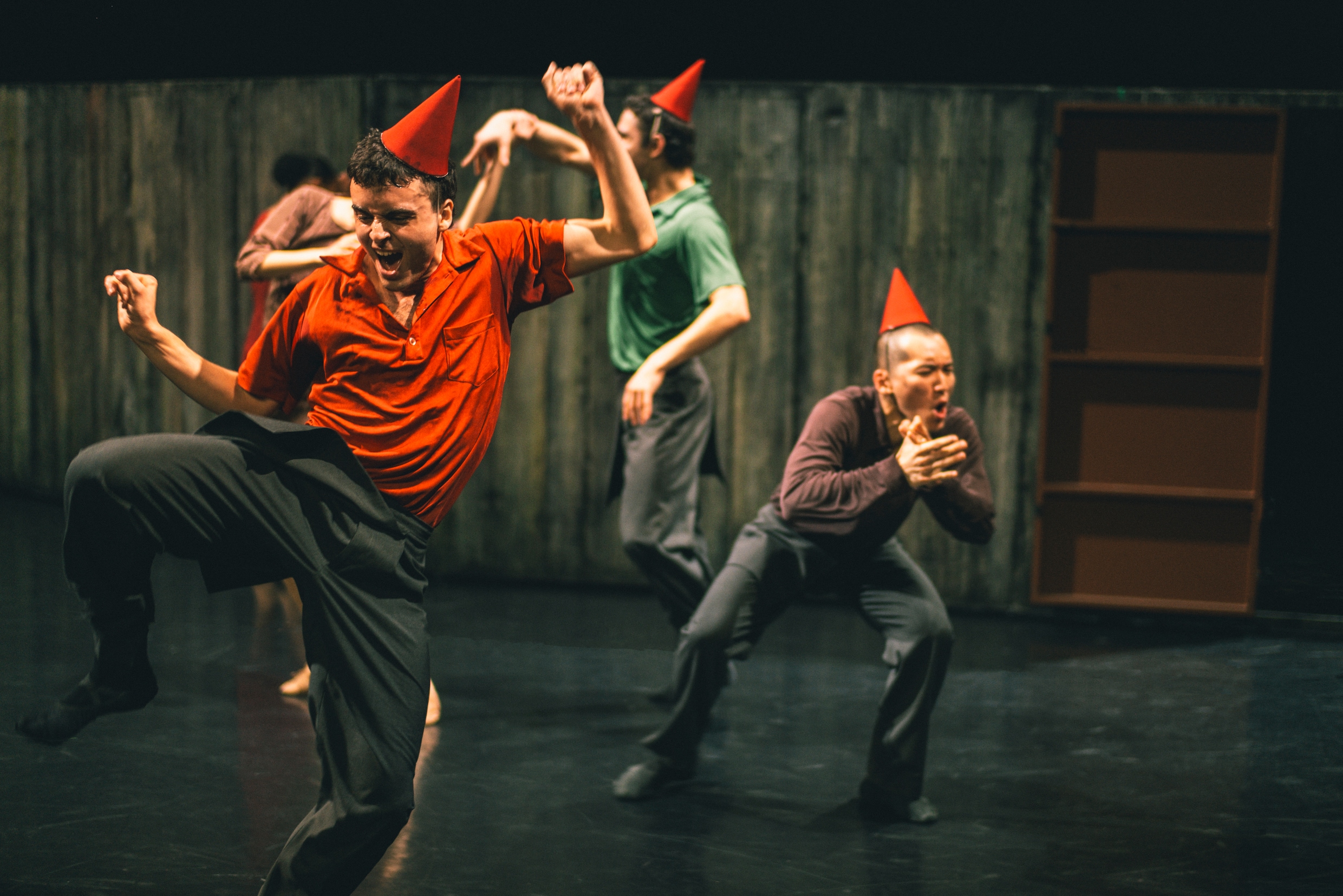 Recensie: De jonge dansers van NDT2 wervelen in het nieuwe programma ...
