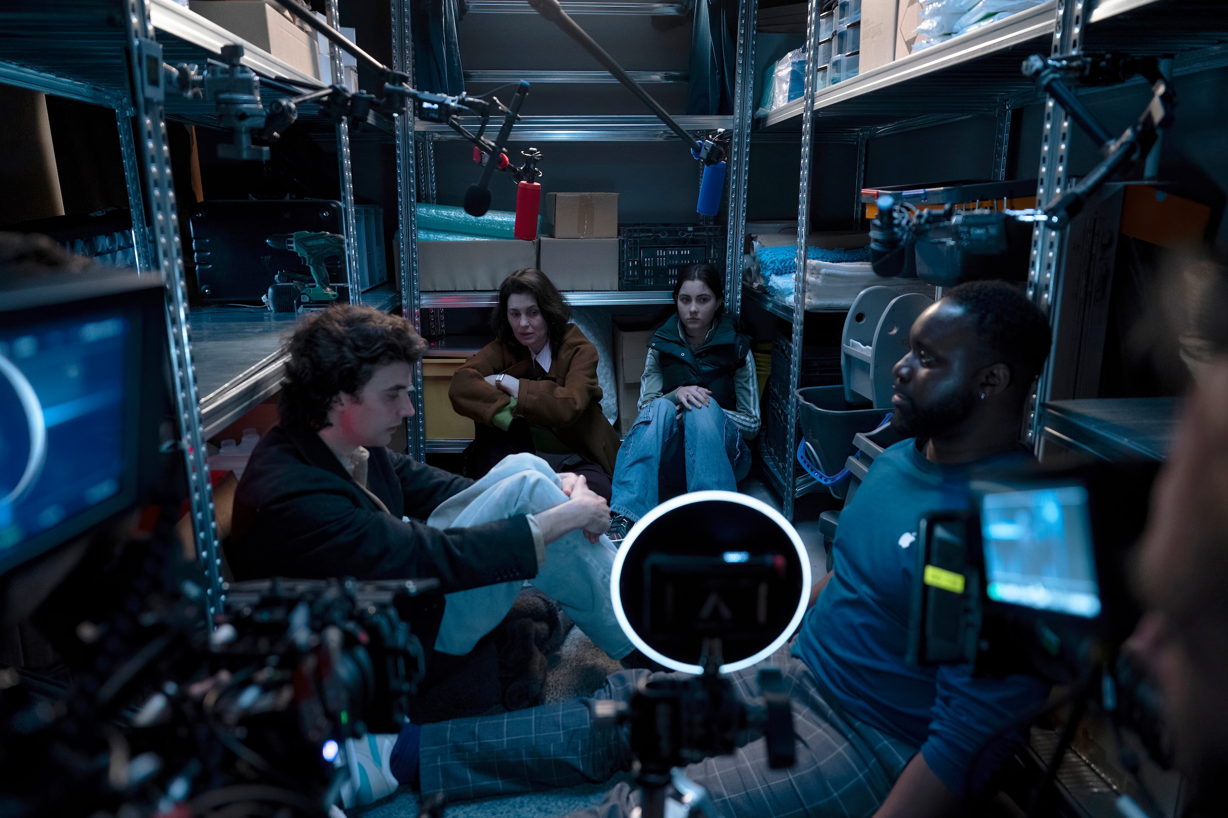 In de Netflixfilm iHostage ziet Alex Manuputty zichzelf terug, angstig ...