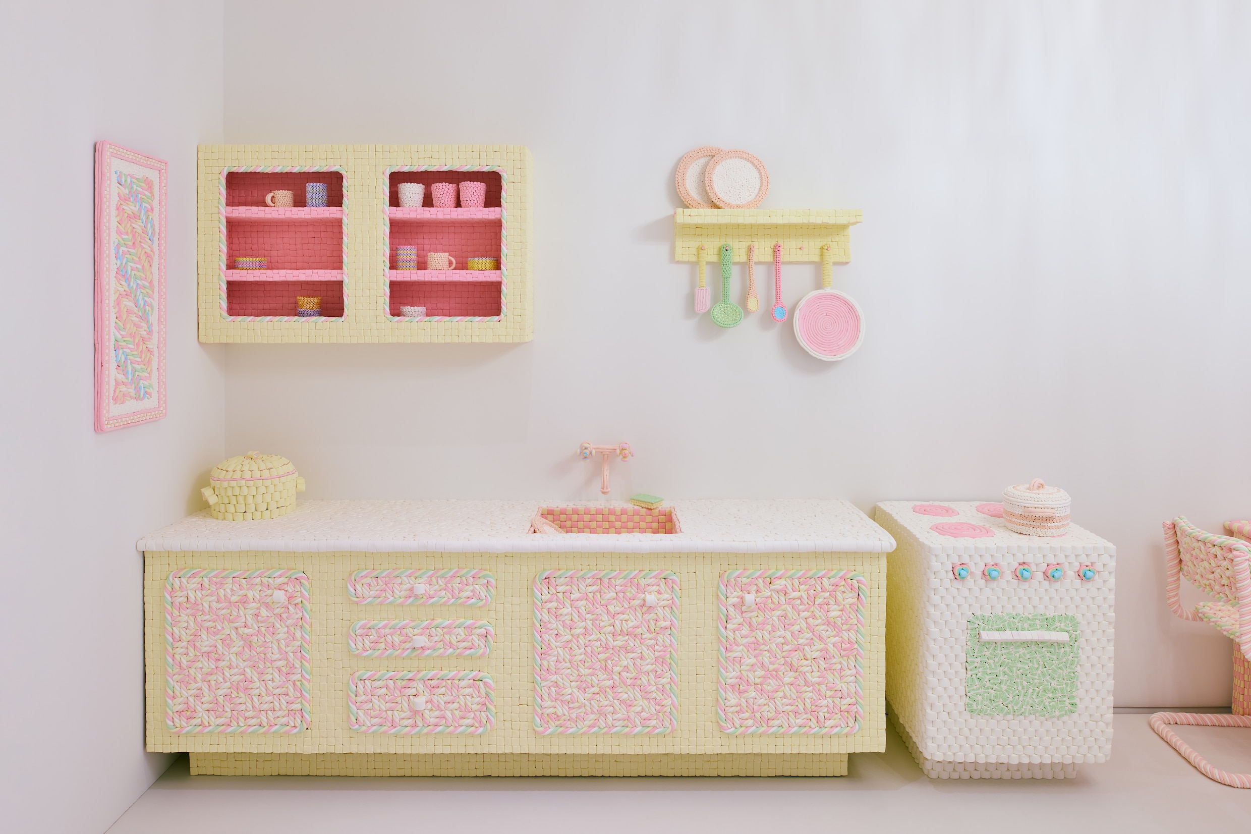 Simone Post bouwde in snoepjes exact haar ouderlijk huis na, en dat is ...