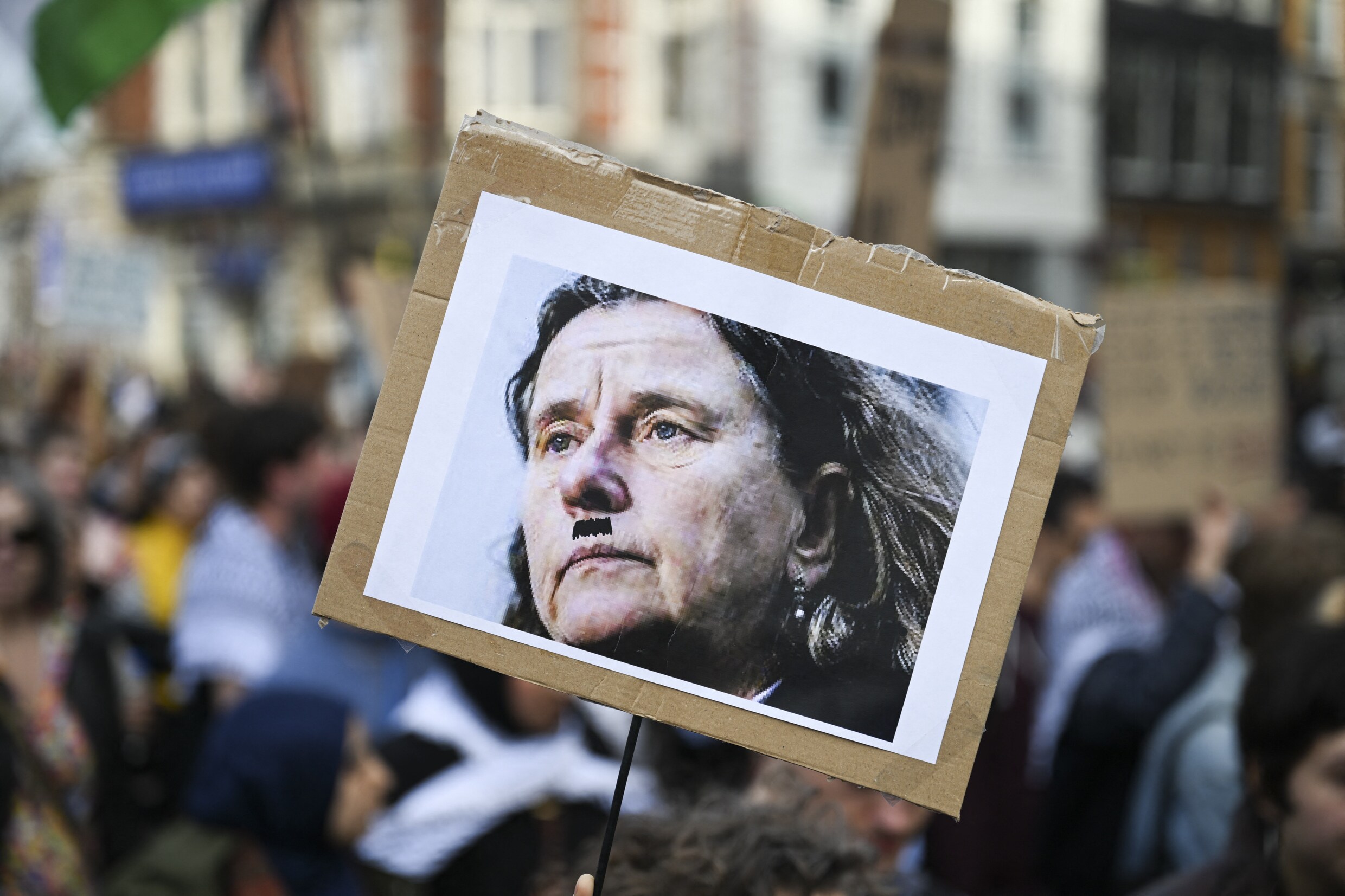 Opinie: ‘Faber behandelt vluchtelingen niet als mensen – maar wie haar ...