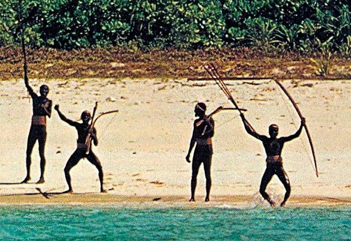 Voor vlogger die geïsoleerd volk op eilandje bij India benaderde ...