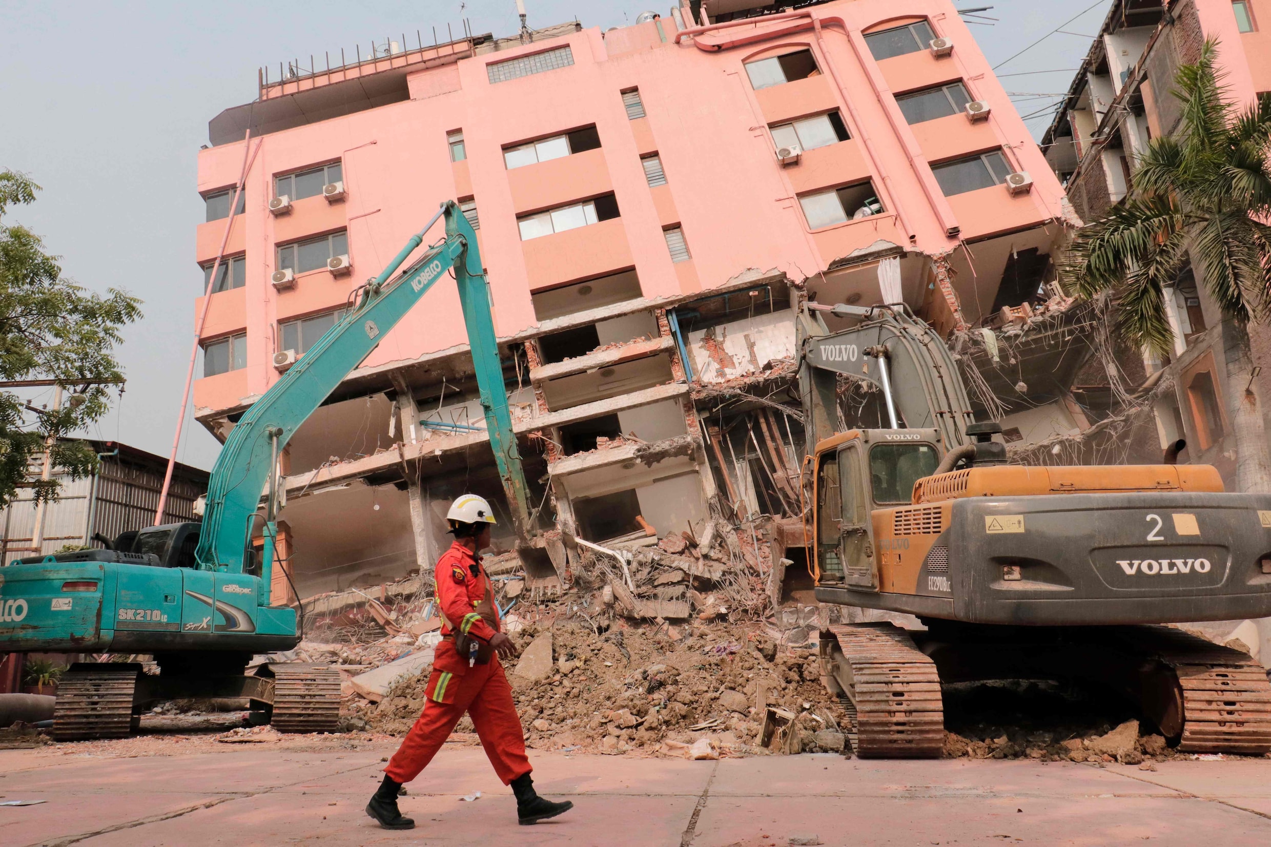Dodental aardbeving Myanmar loopt op tot 3354 | Het Parool