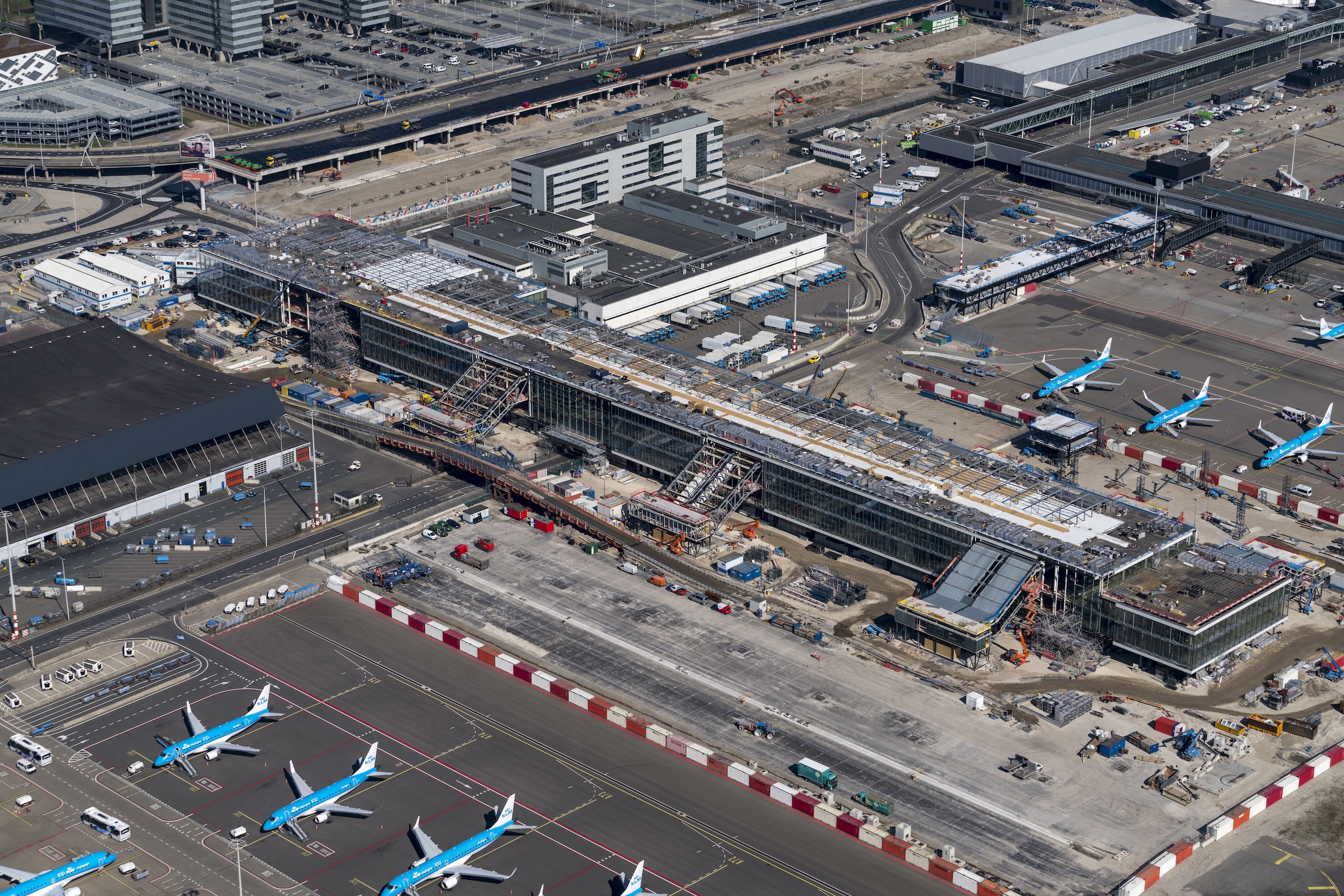 Schiphol en bouwer TAV/Ballast Nedam claimen miljoenen van elkaar in ...