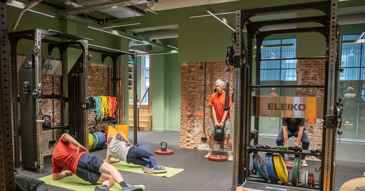 Bij Nestor Gym van Arie Boomsma fitnessen zeventigplussers in ...