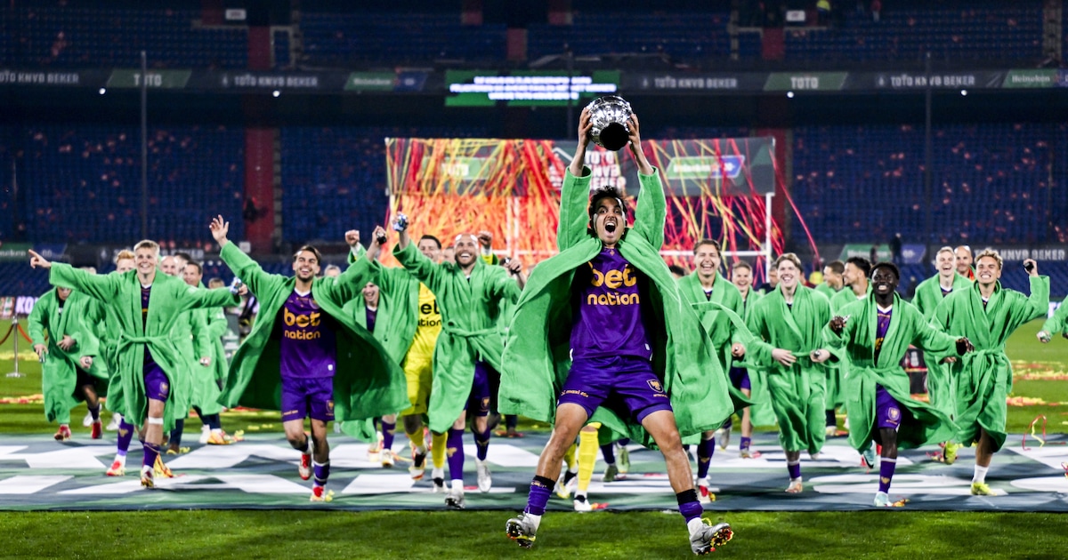 Go Ahead Eagles verovert eerste KNVB-beker in clubgeschiedenis na penalty’s tegen AZ | Het Parool