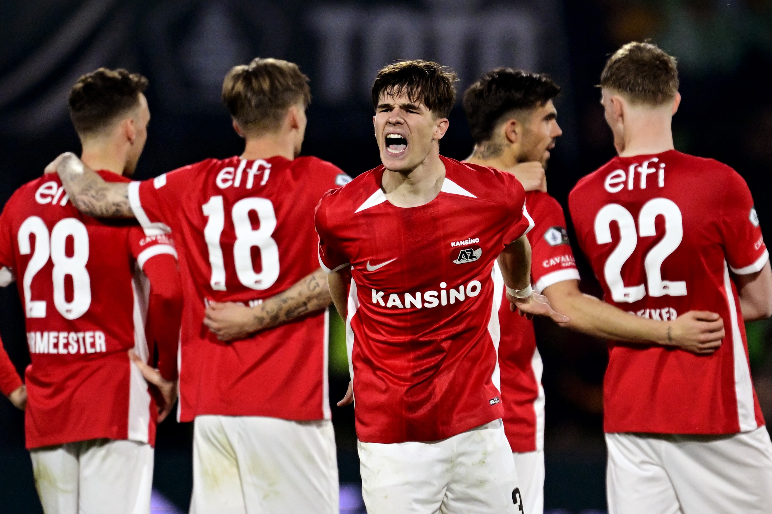 Zuigen, intimideren, treiteren, knijpen, krabben en acteren: iedereen vindt wel iets van de ...