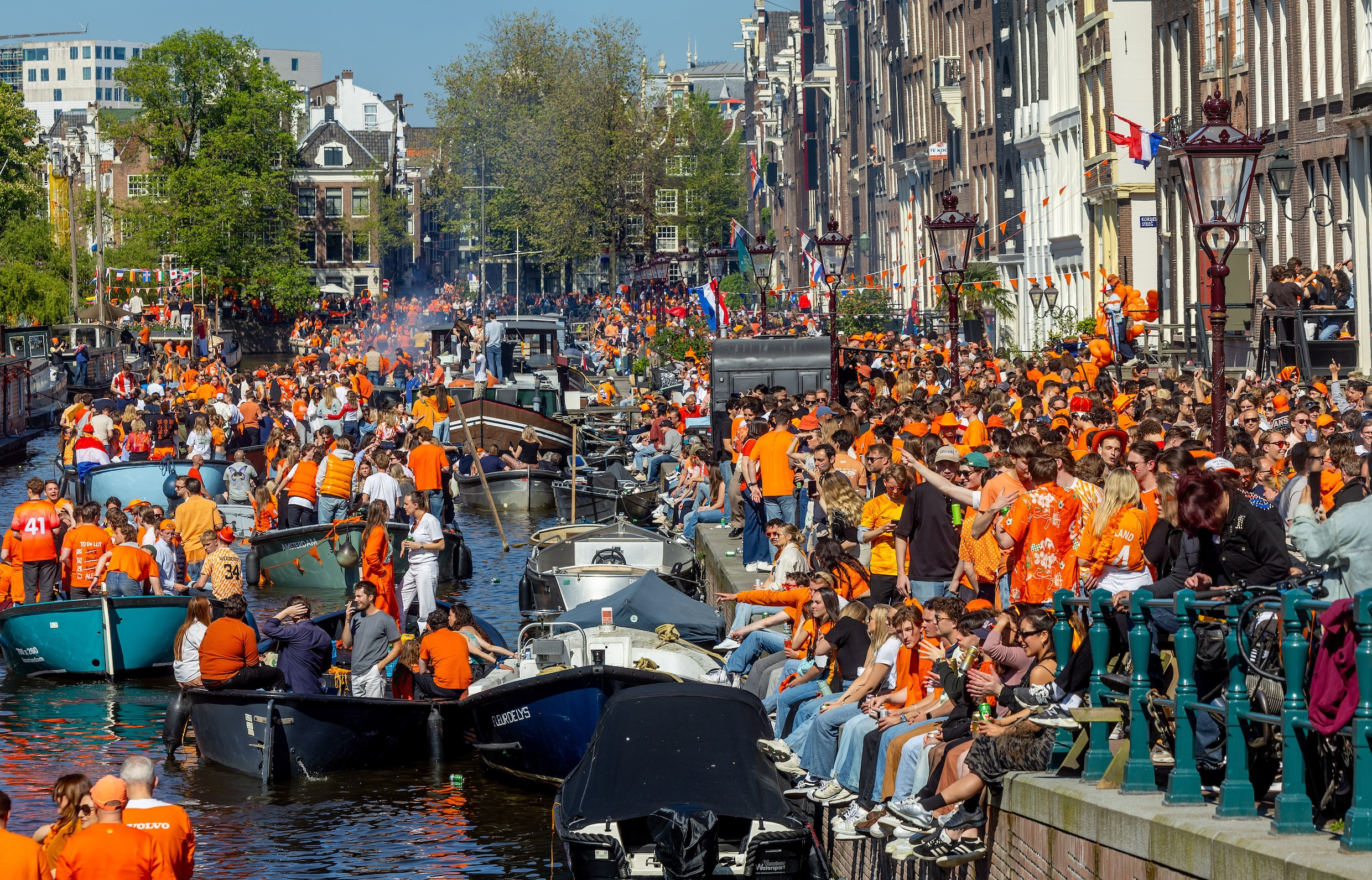 Koningsdag 2025: Amsterdam is te druk, gemeente roept op niet meer te komen | Het Parool