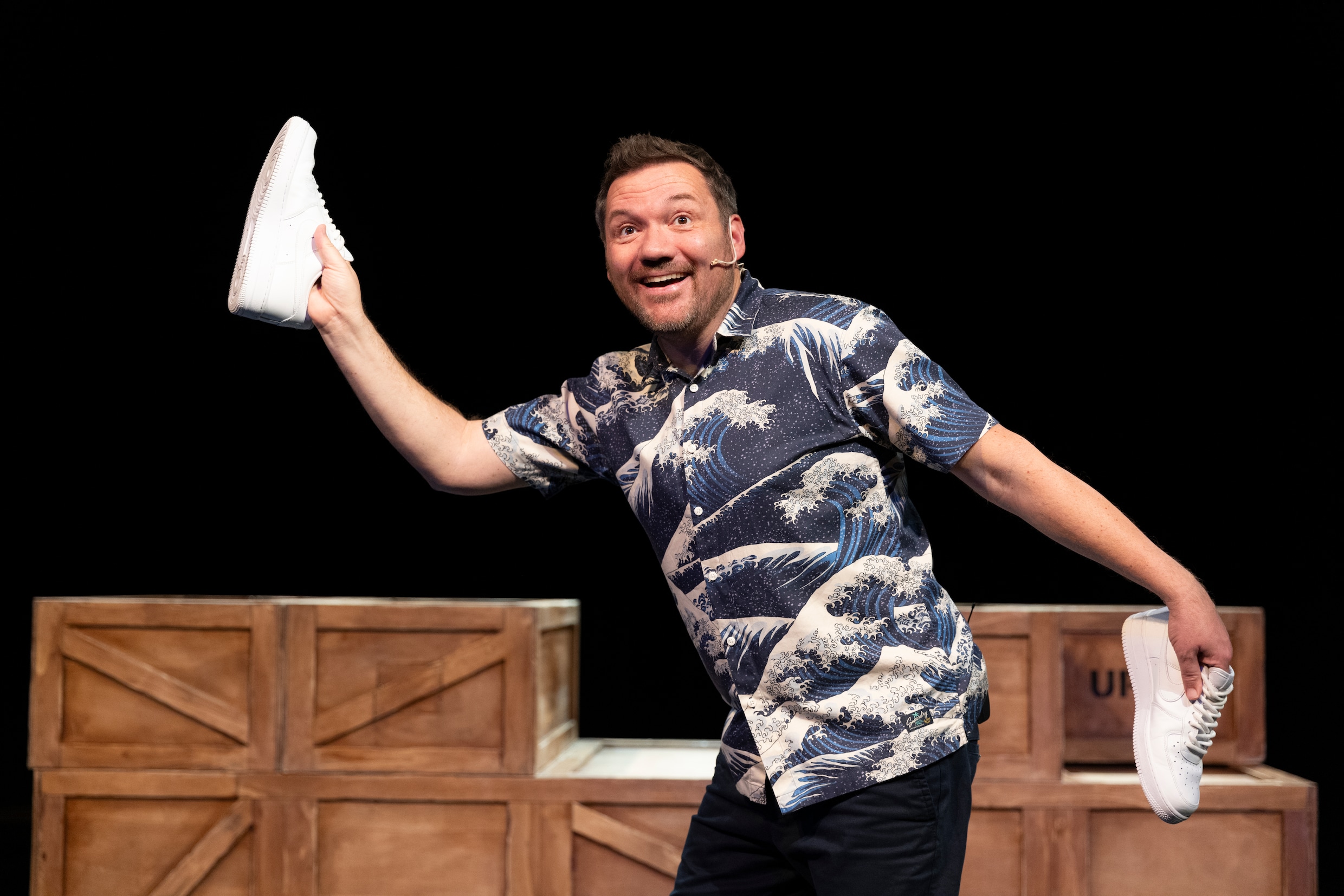 Recensie: Cabaretier Klaas van der Eerden blijft een pleaser, maar zijn ...