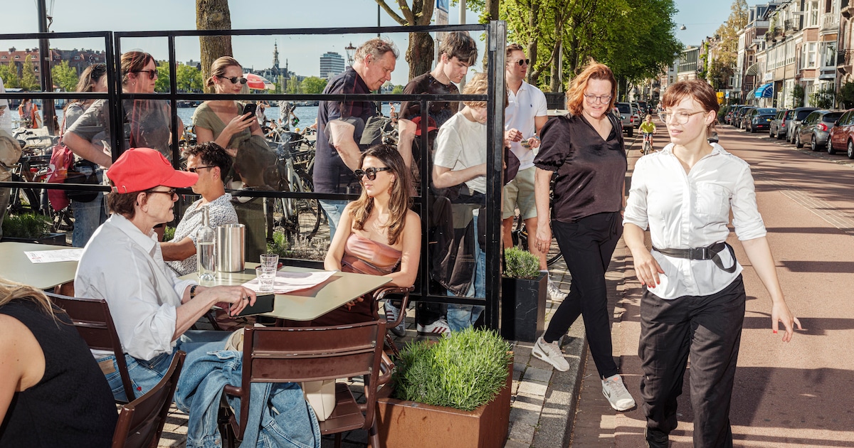 Voor Amsterdamse terrassen moet je tegenwoordig in de rij: ‘Het is net ...
