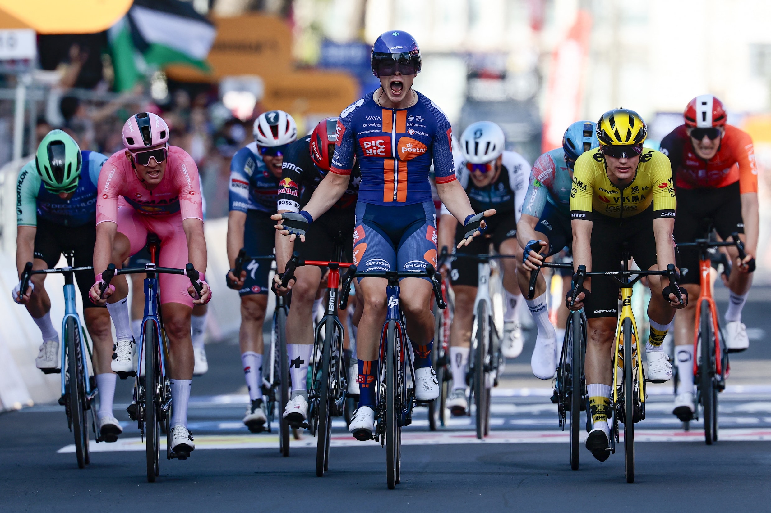 Casper van Uden verrast met sprintzege in Lecce, volledig Nederlands ...