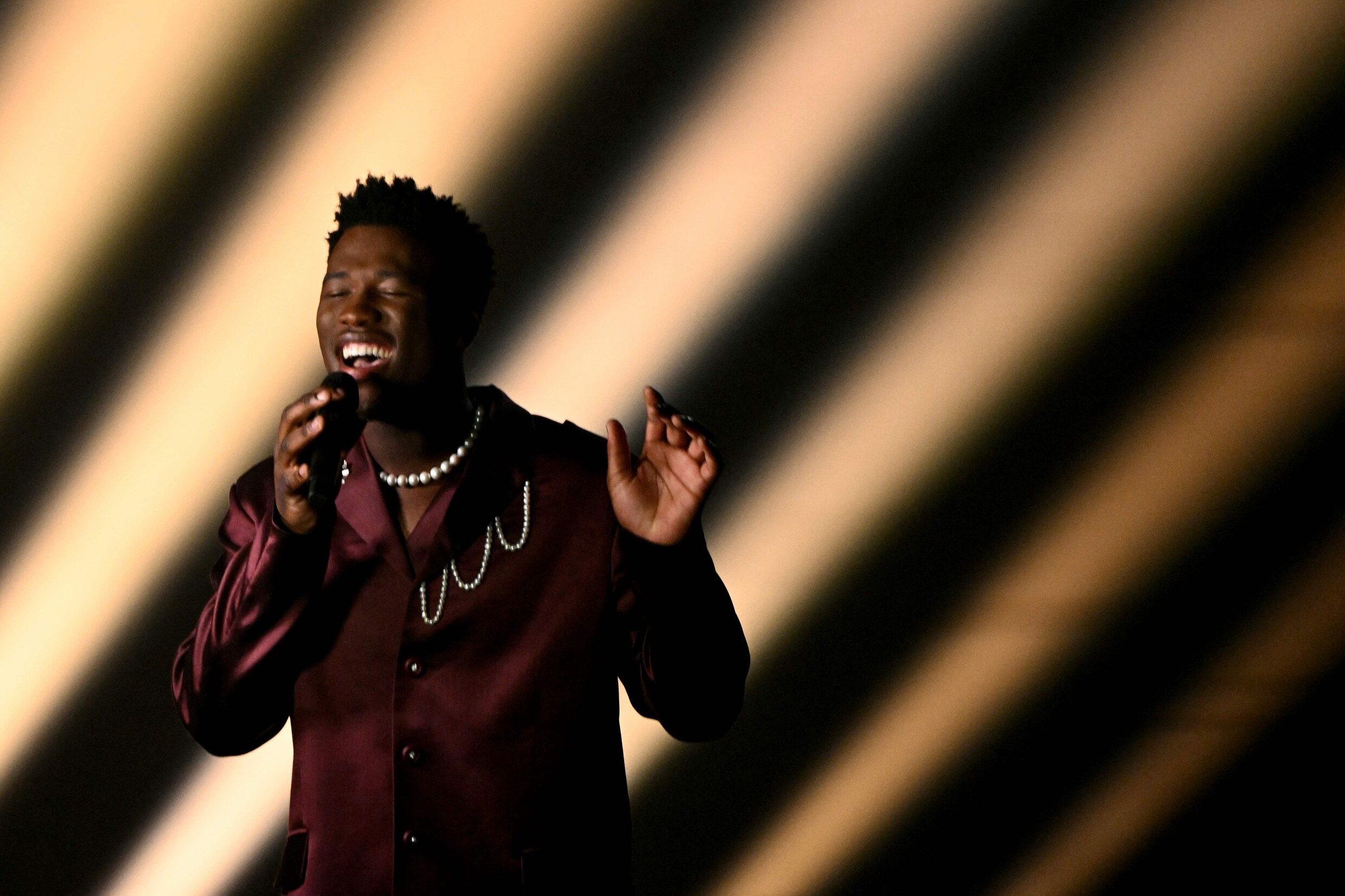 Claude als twaalfde aan de beurt in finale Songfestival, vlak voor ...