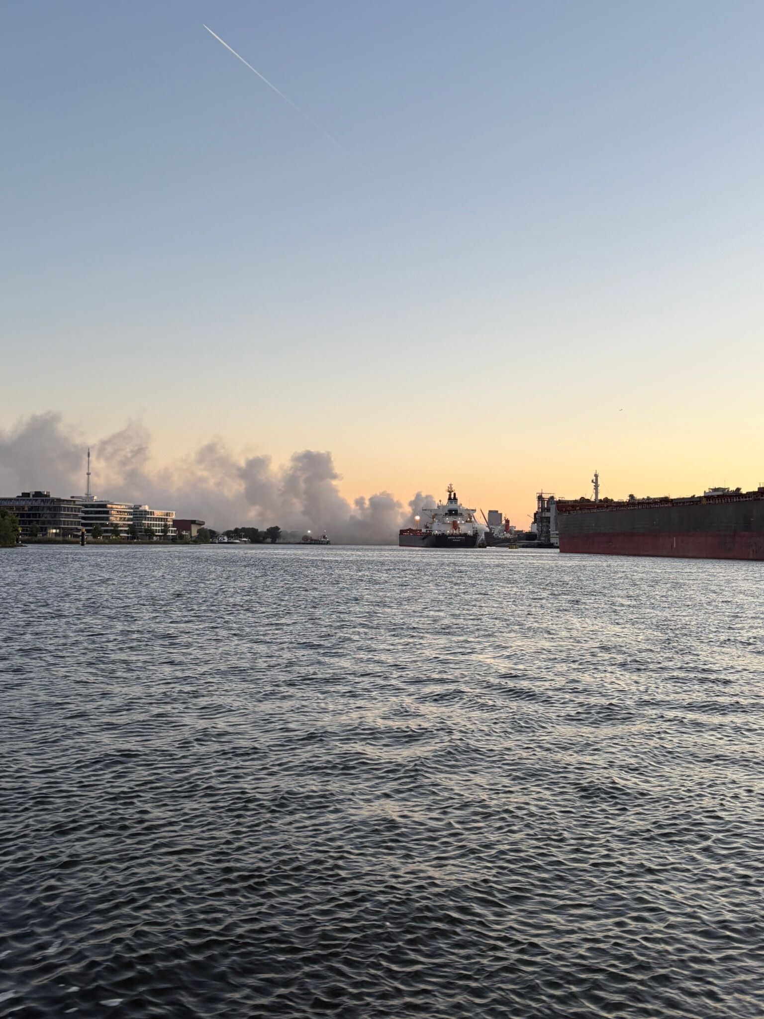Brand Amsterdam nog altijd niet onder controle, veel Amsterdammers ...