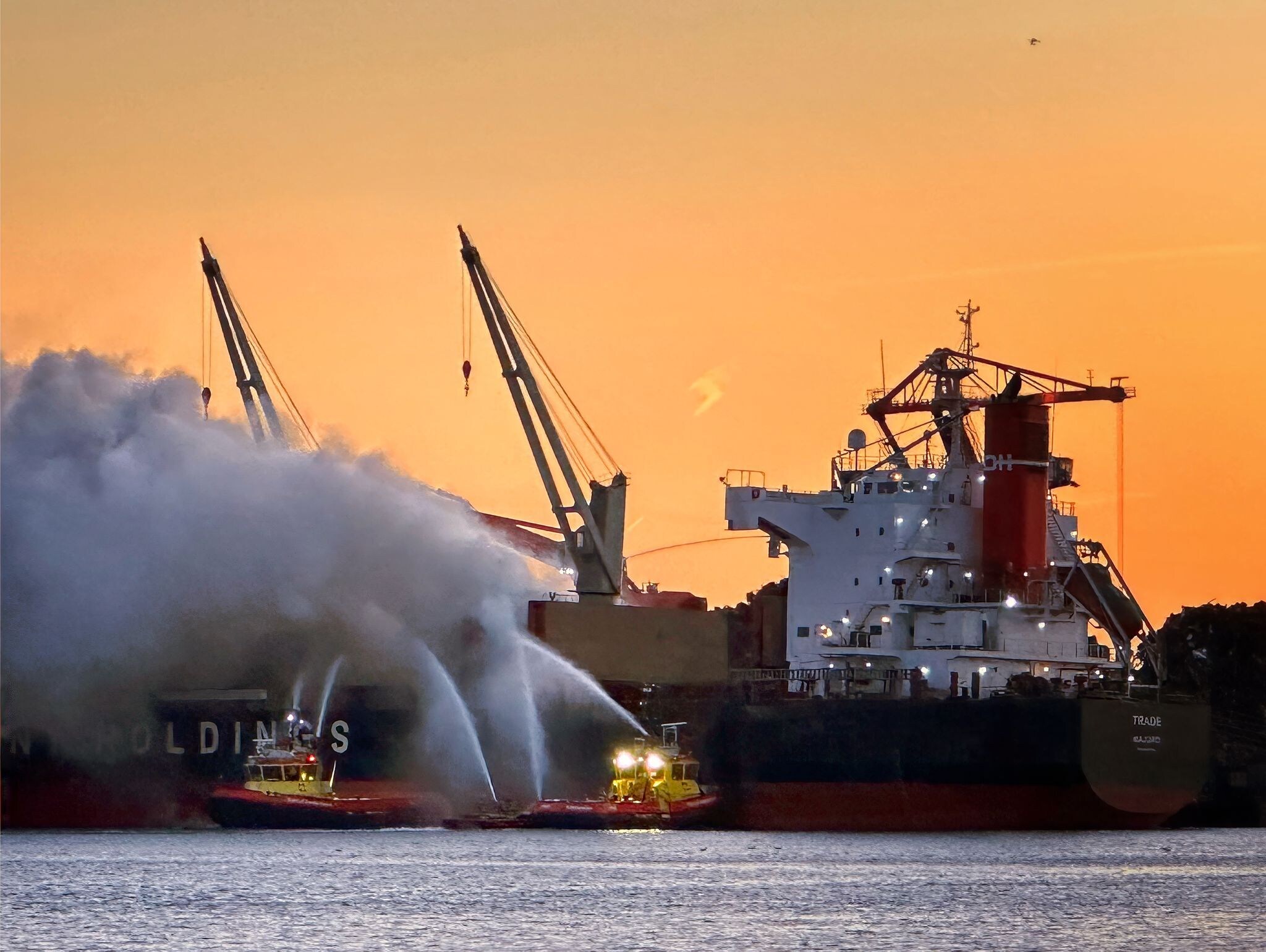Brand Amsterdam nog altijd niet onder controle, veel Amsterdammers ...