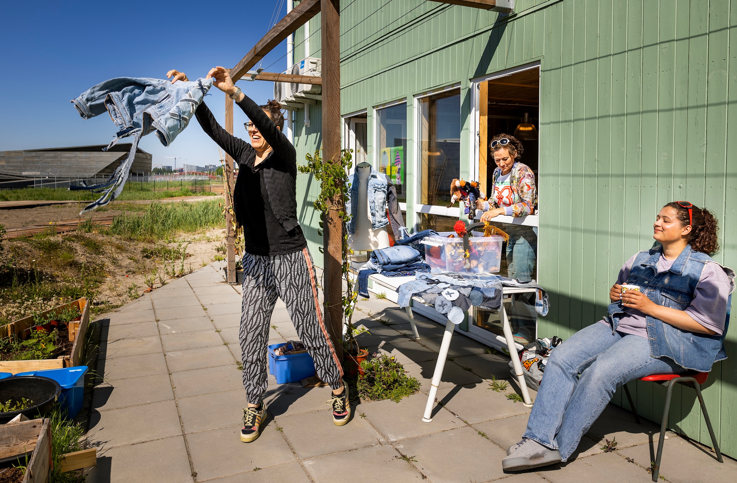 De zaterdagochtend van Lucretia van der Vloot (57) staat in het teken ...