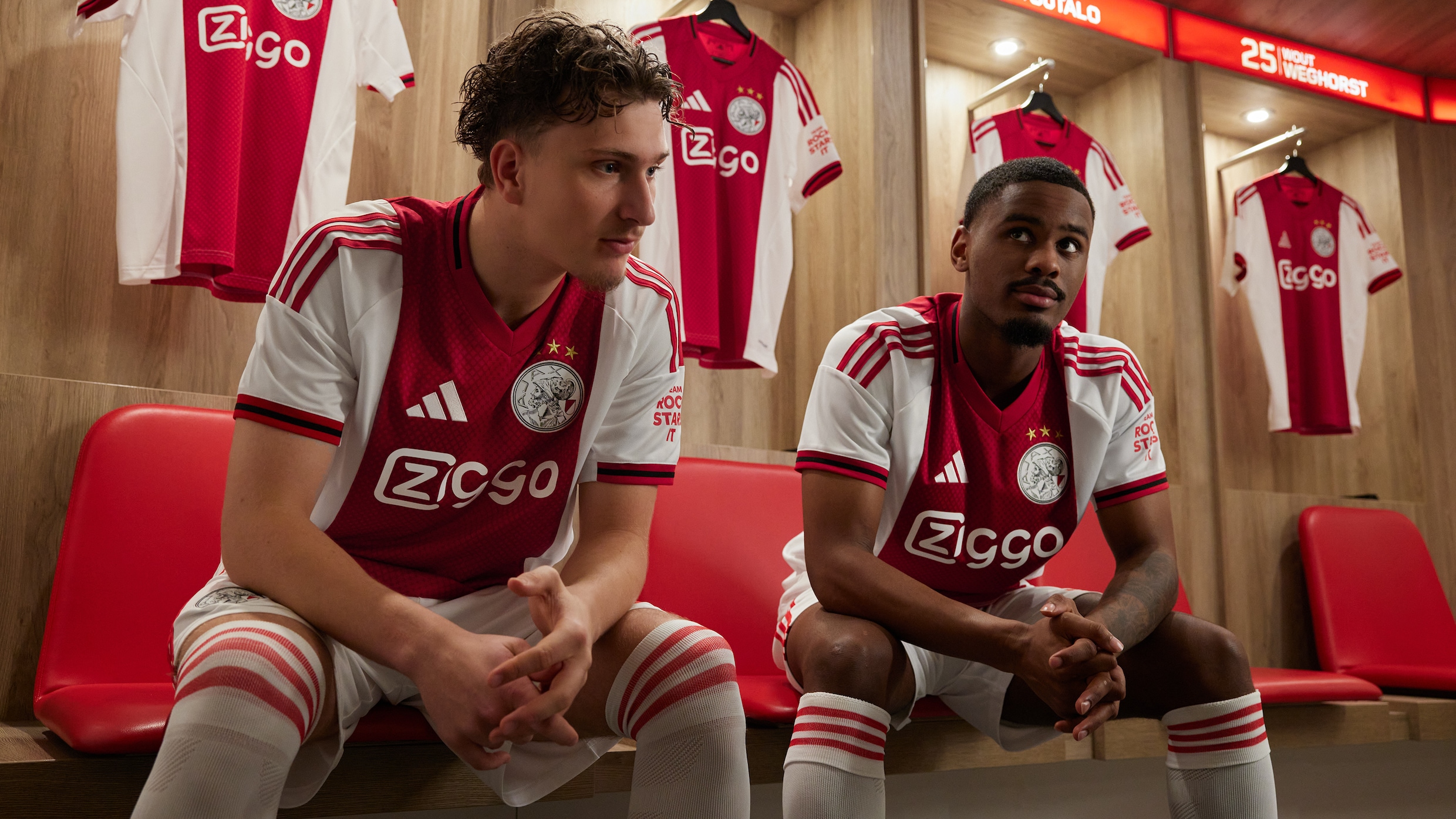 Ajax presenteert nieuw thuisshirt: eerbetoon aan Amsterdam 750 jaar en terugkeer oude logo | Het ...