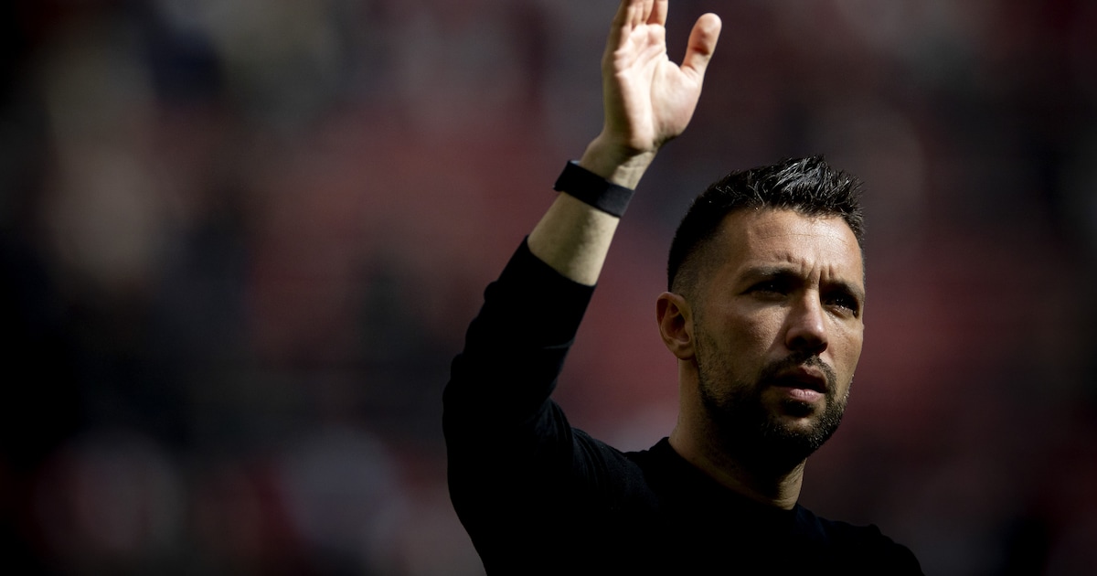 Francesco Farioli en Ajax na één jaar uit elkaar wegens verschil van inzicht | Het Parool