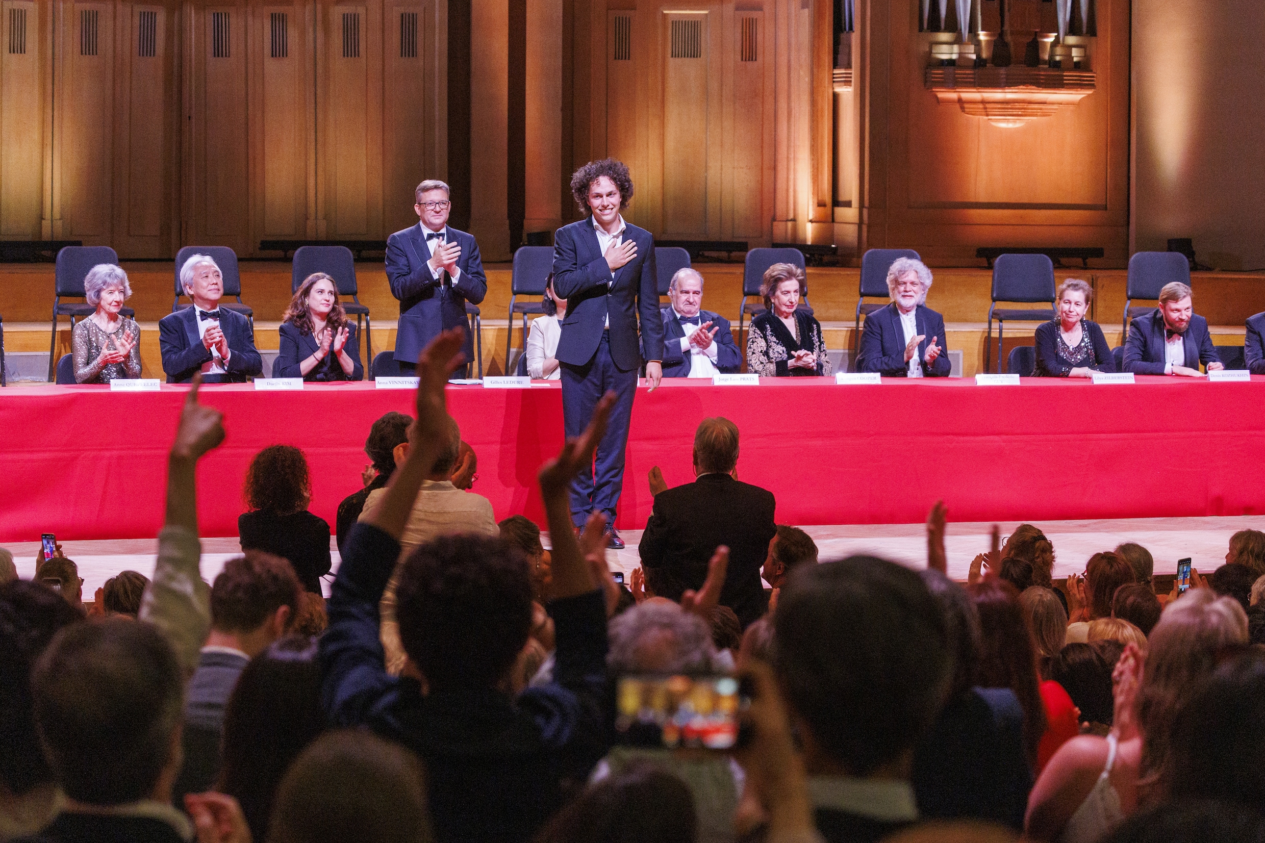 Pianist Nikola Meeuwsen (23) wint als eerste Nederlander Koningin ...