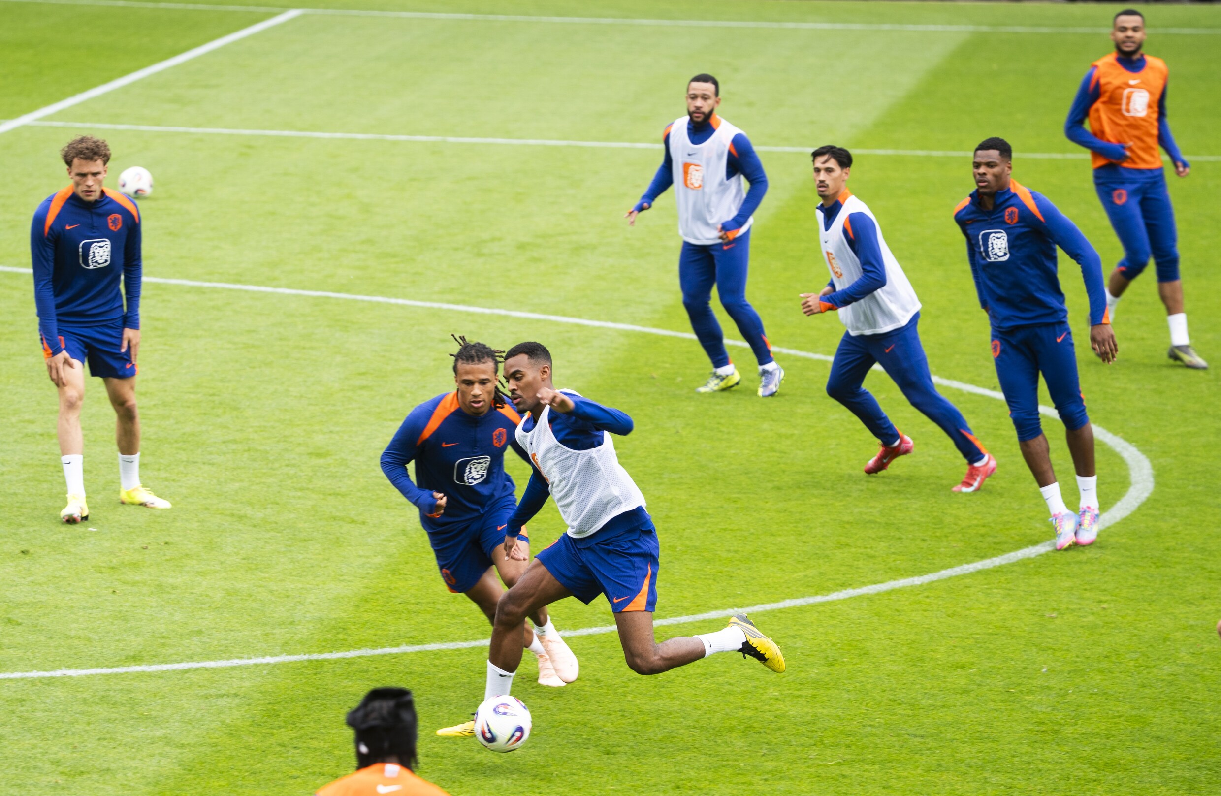 Topduels met Spanje zijn nieuwe maatstaf voor Oranje richting het WK ...