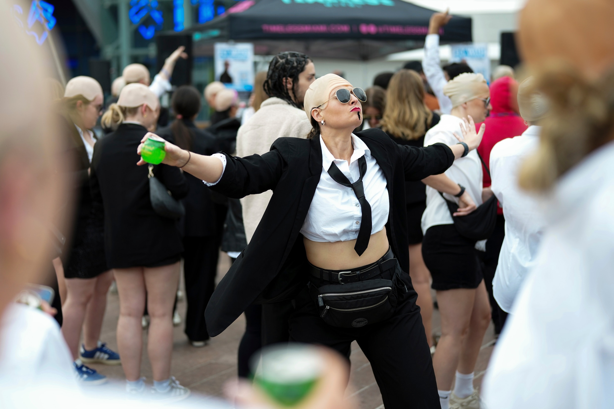 Waarom fans zich massaal verkleden als Pitbull: ‘Bevrijdend om een keer ...